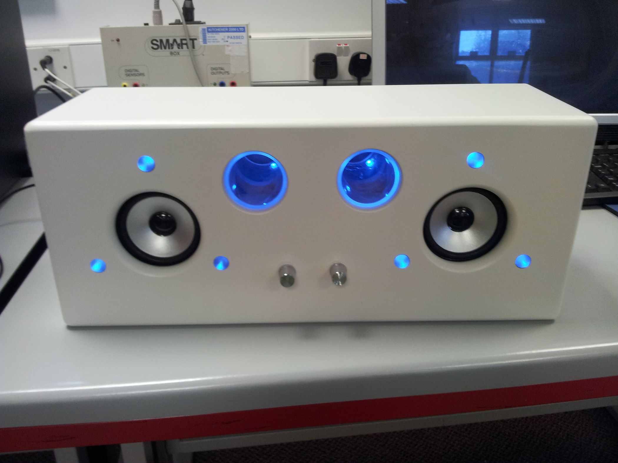 Sound Reactive 2.1 Audio Amplifier (flashy Ipod Dock) : 4 Steps (with ...