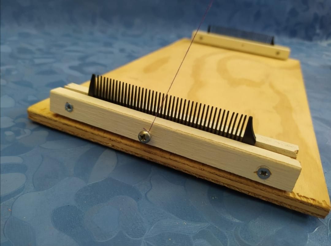 Loom With Combs : 10 Steps (with Pictures) - Instructables