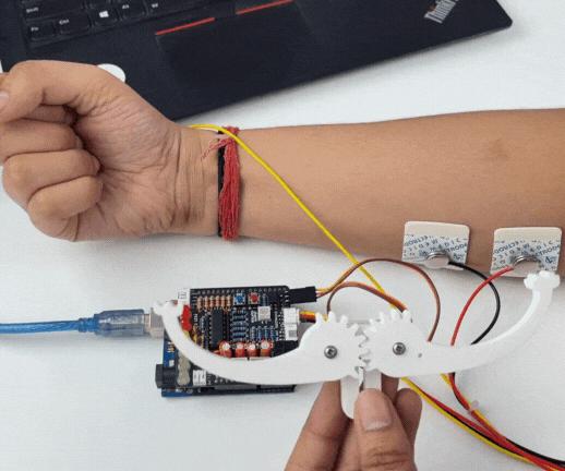 Controlling Servo Claw With Muscle Signals Using Muscle BioAmp Shield ...