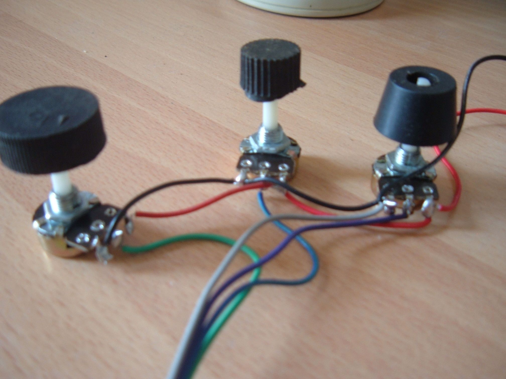 Simple RGB LED MOOD Colour Potentiometer Without Microcontroller : 3 ...
