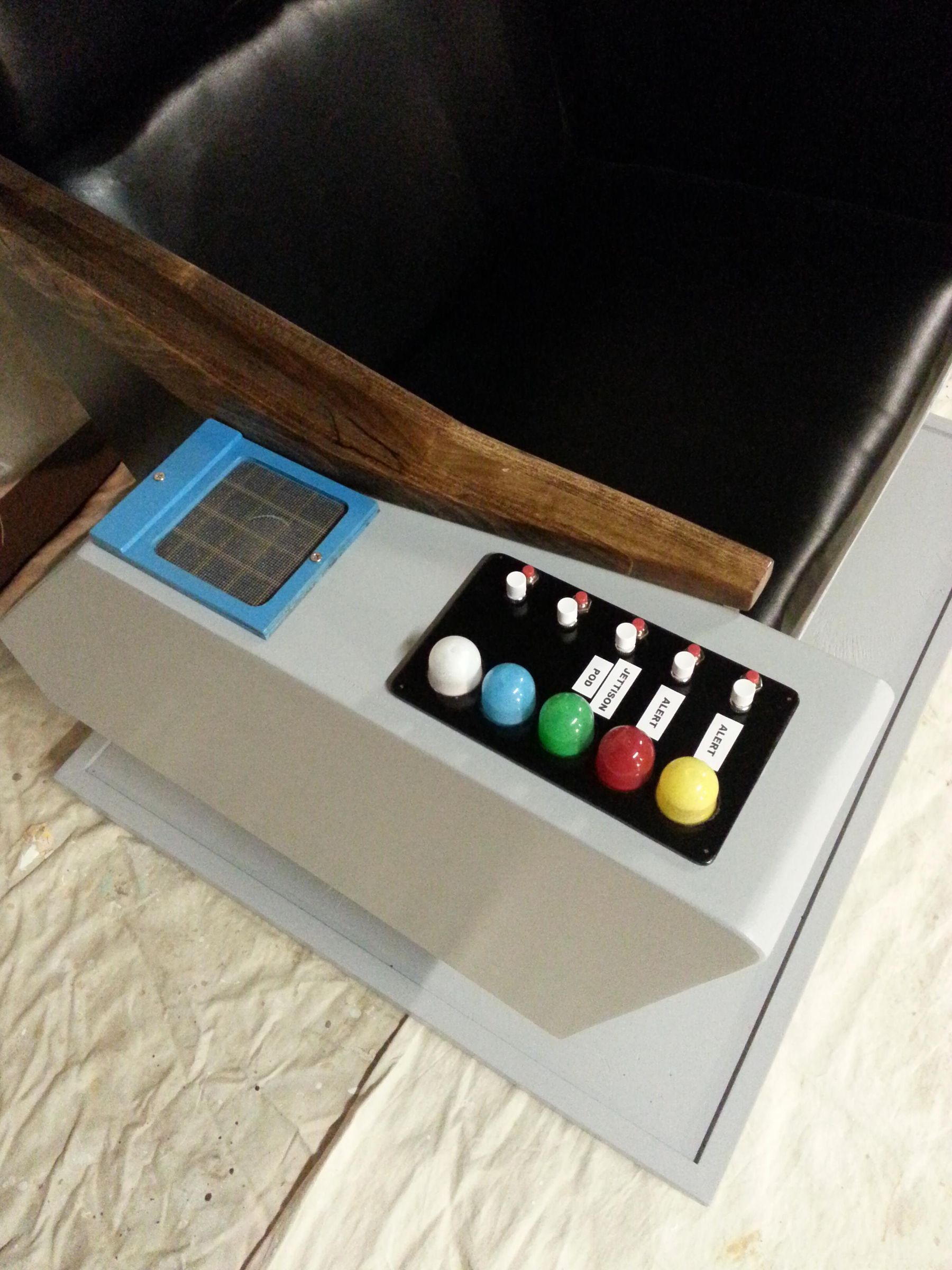 Captain Kirks Star Trek Chair With Sound : 7 Steps (with Pictures ...