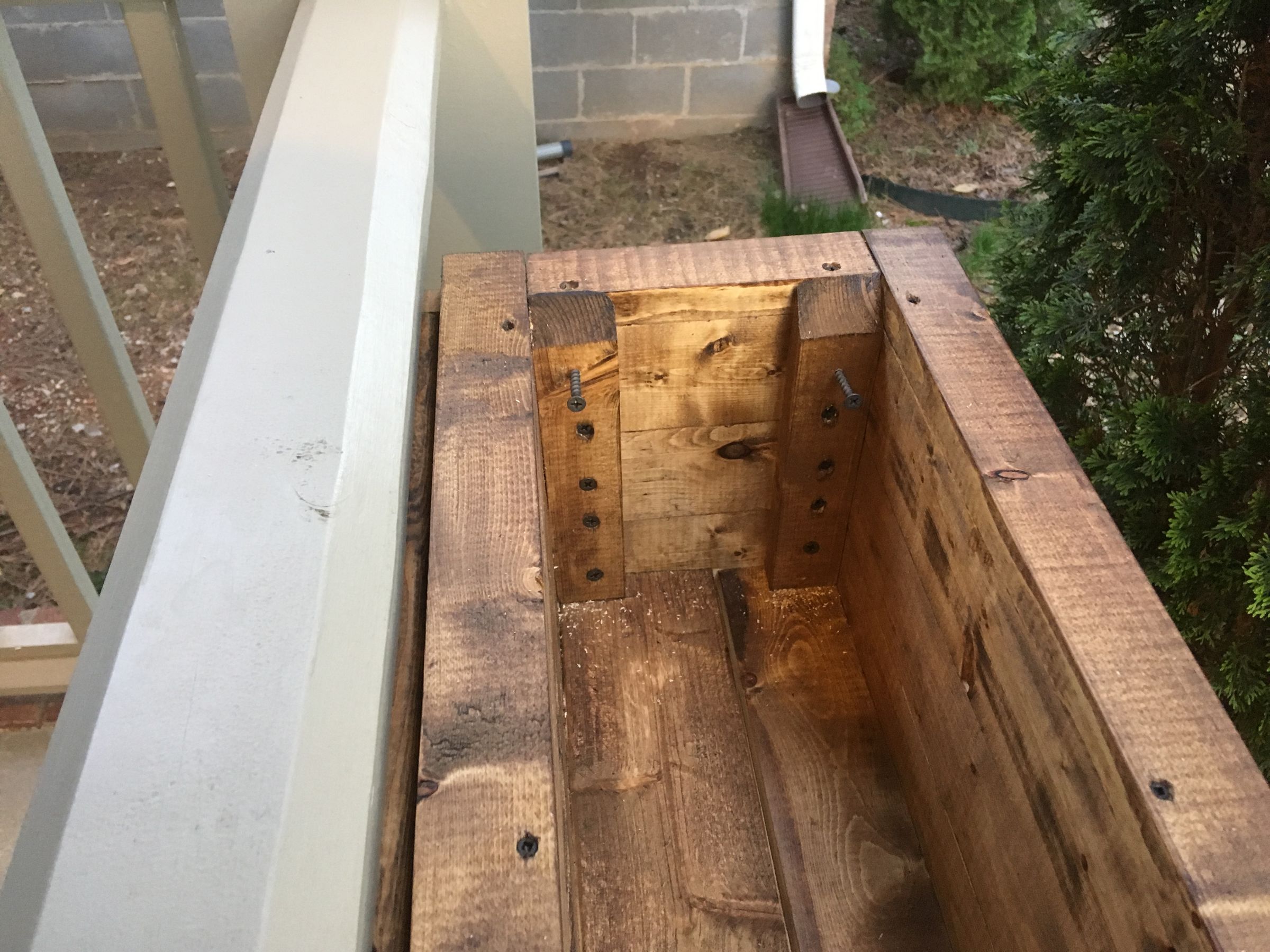 Simple Rail-Clamped Planter Box : 19 Steps (with Pictures) - Instructables