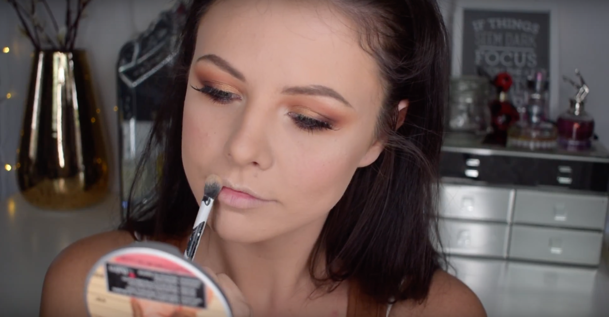 Classic Bronzy Red Lip Makeup Tutorial : 12 Steps - Instructables