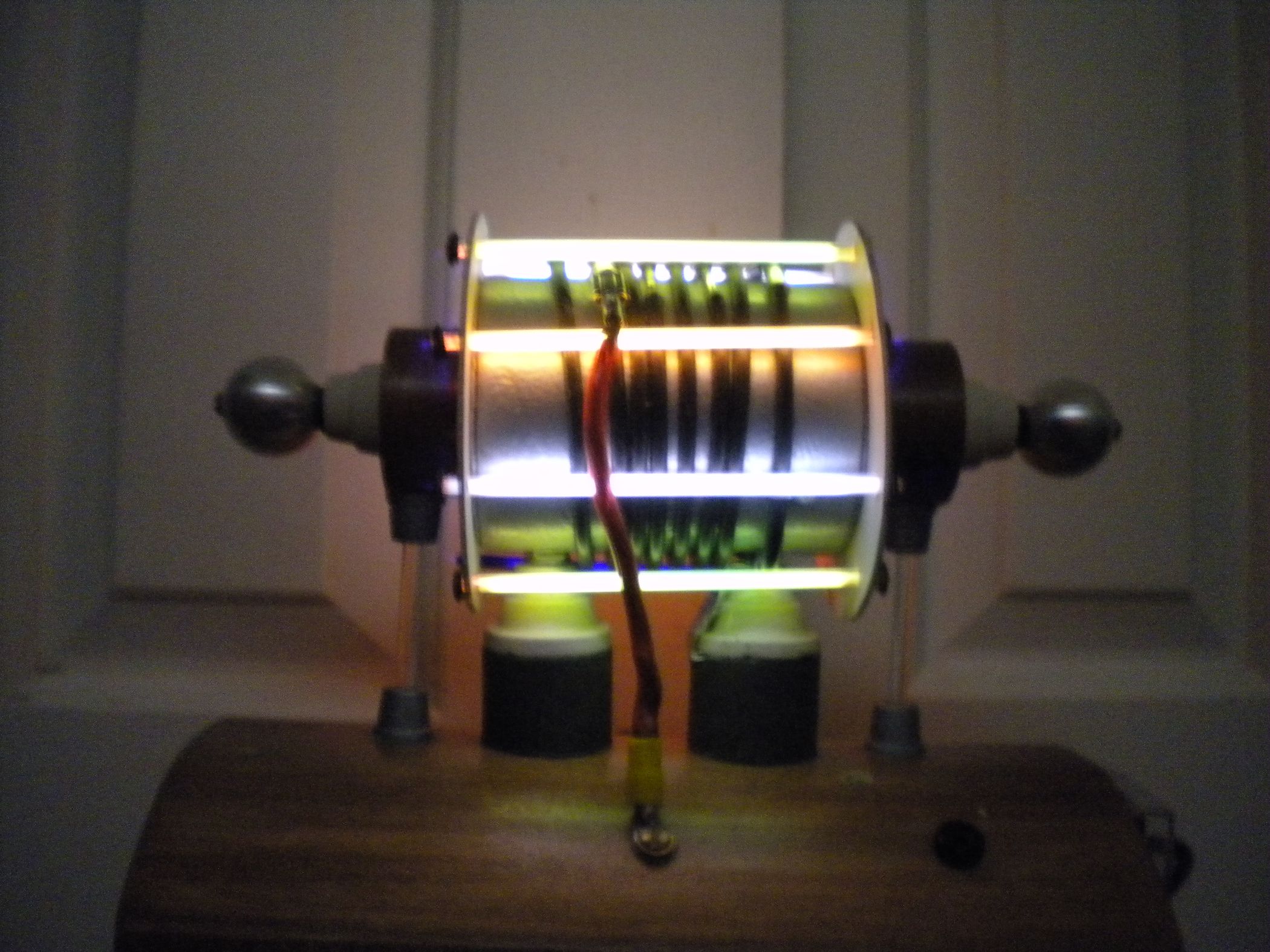 Wireless Rainbow Light Powered by Tesla Coil : 6 Steps - Instructables