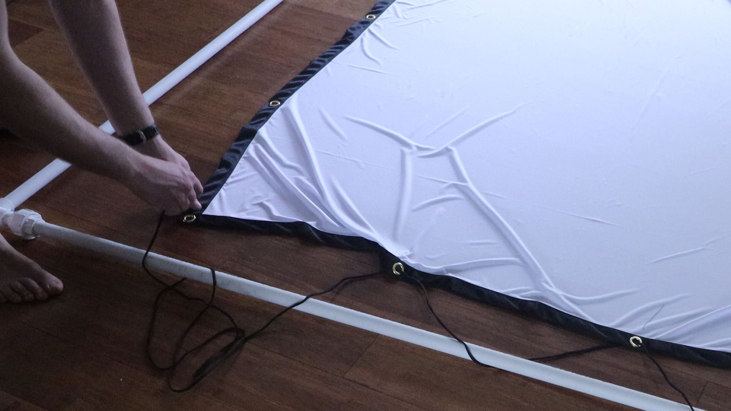 DIY Inexpensive Collapsible Projector Screen Frame : 8 Steps (with ...