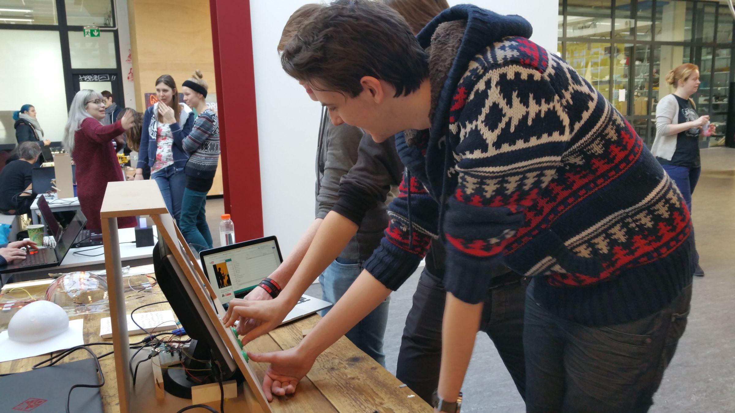 How to Make Your Own Slot Machine! : 4 Steps - Instructables