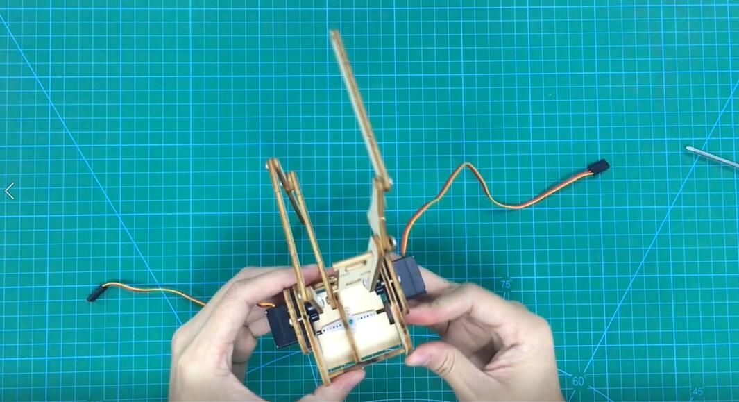How to Use a Few Pieces of Wood to Assemble Into a Cute and Powerful ...