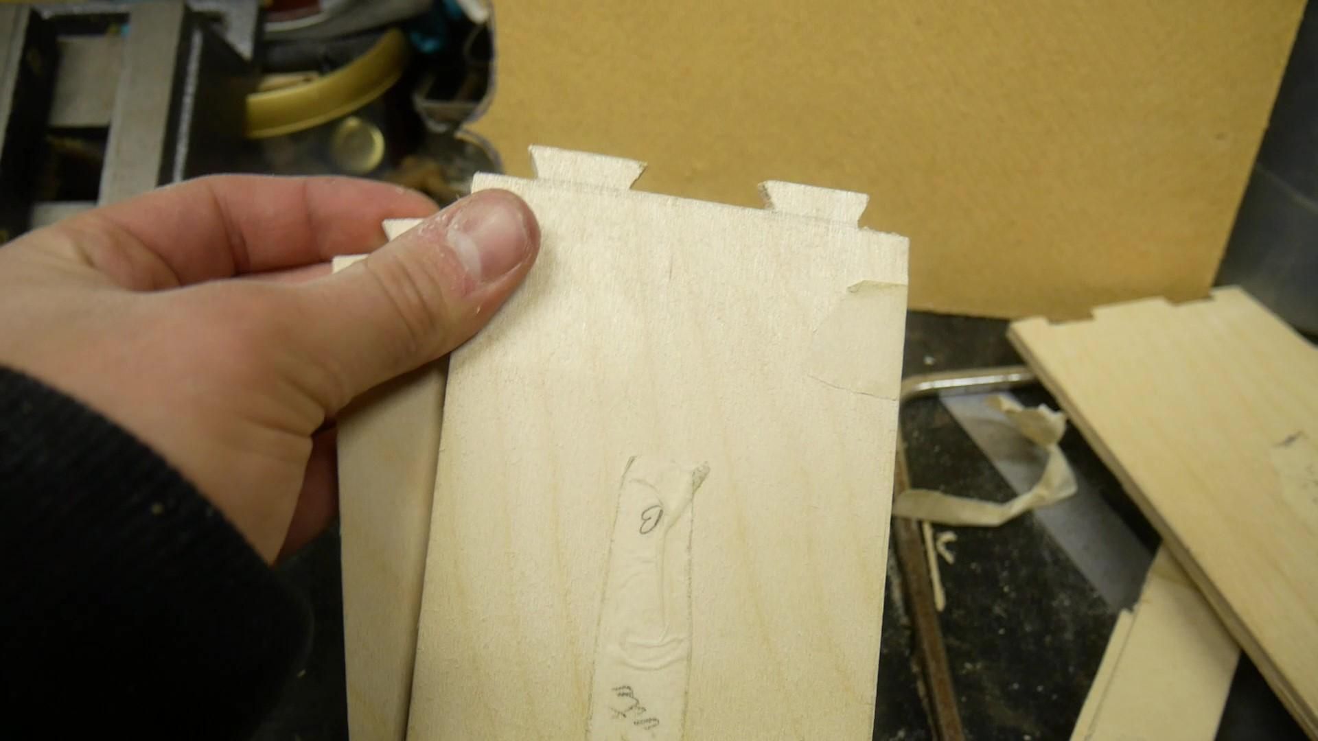 Camera Display Box With Integrated Charger and Reader : 9 Steps (with ...