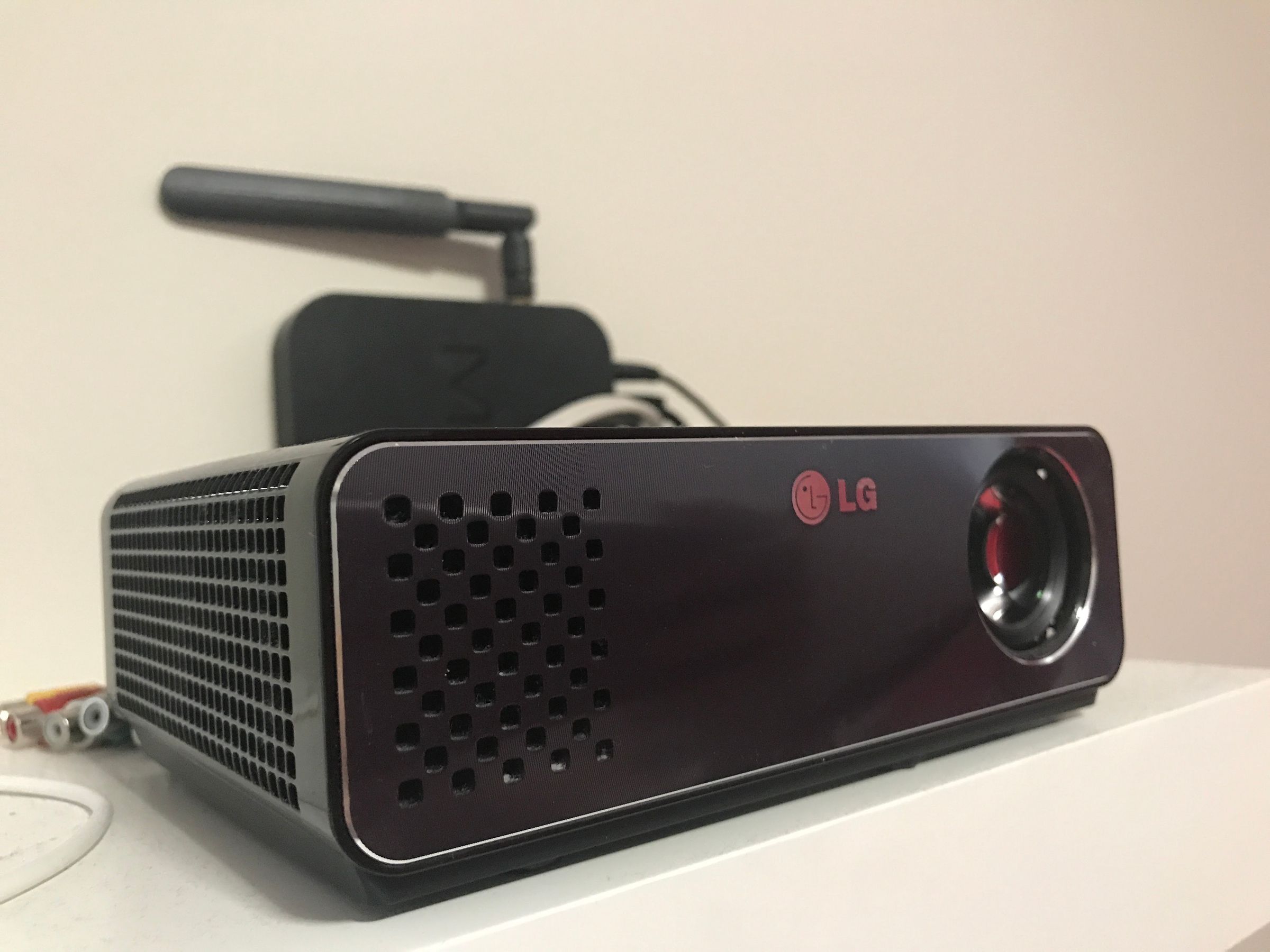 Mount Projector Without Drilling With IKEA LACK Shelf : 5 Steps (with ...