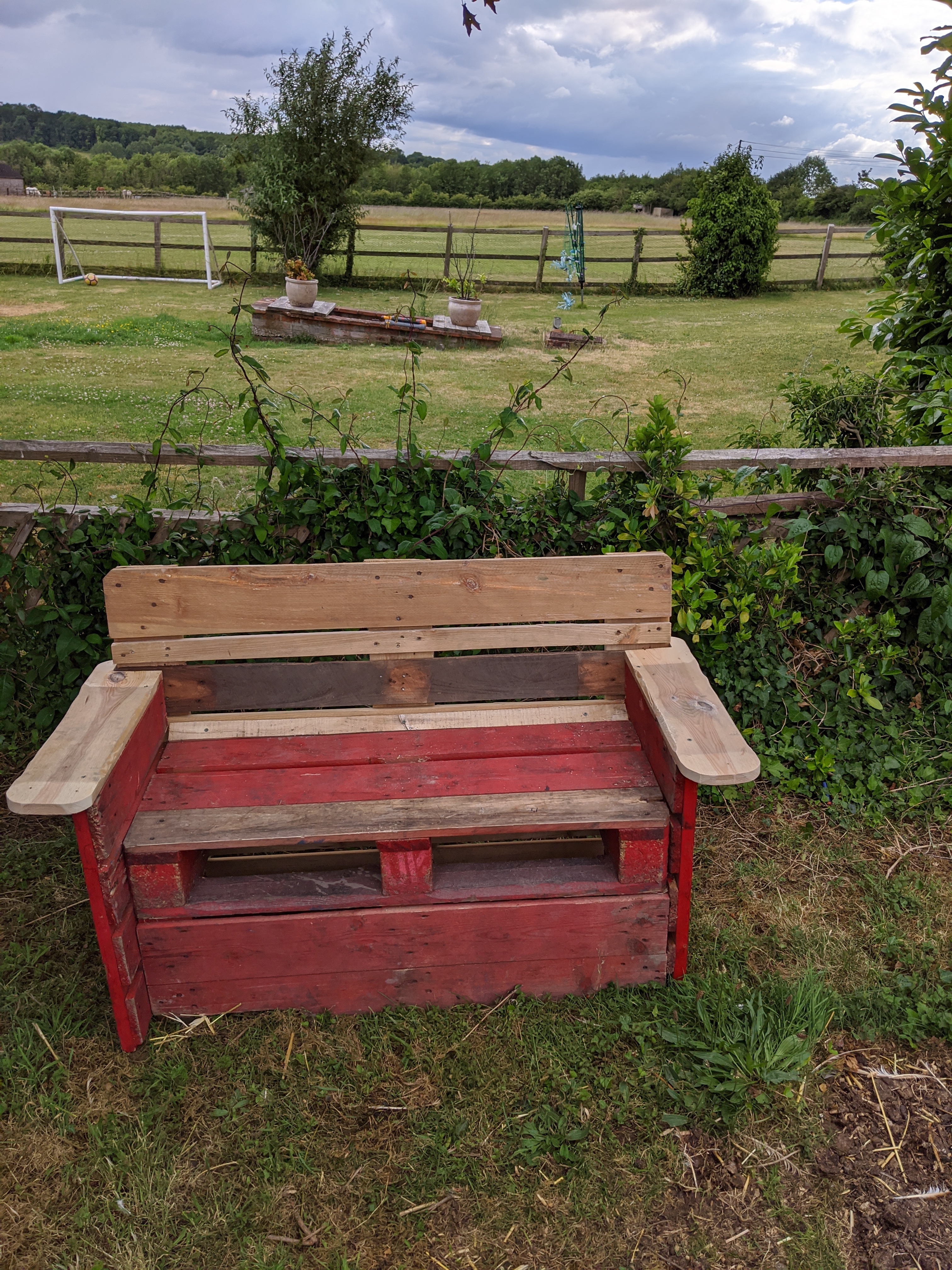 Garden Pallet Bench : 7 Steps - Instructables