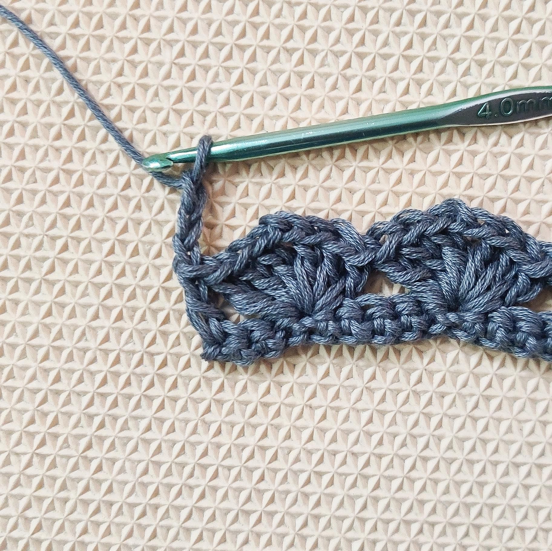 Easy Crochet Table Runner Pattern With Shell Stitch : 6 Steps (with ...