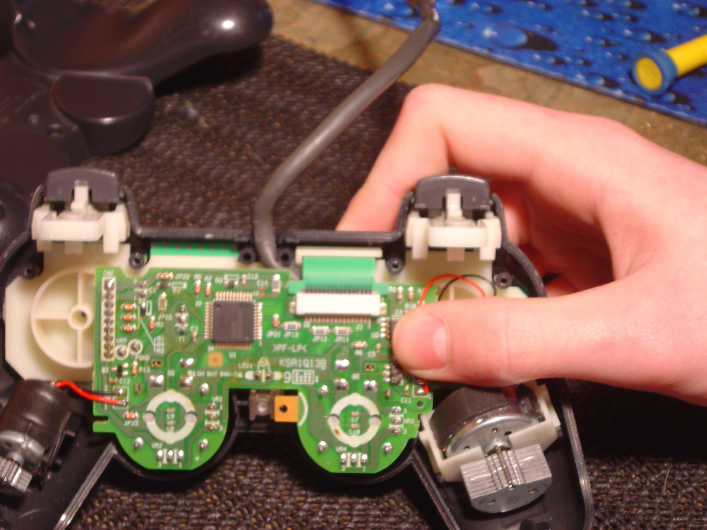Clean Your DualShock Controller : 9 Steps - Instructables