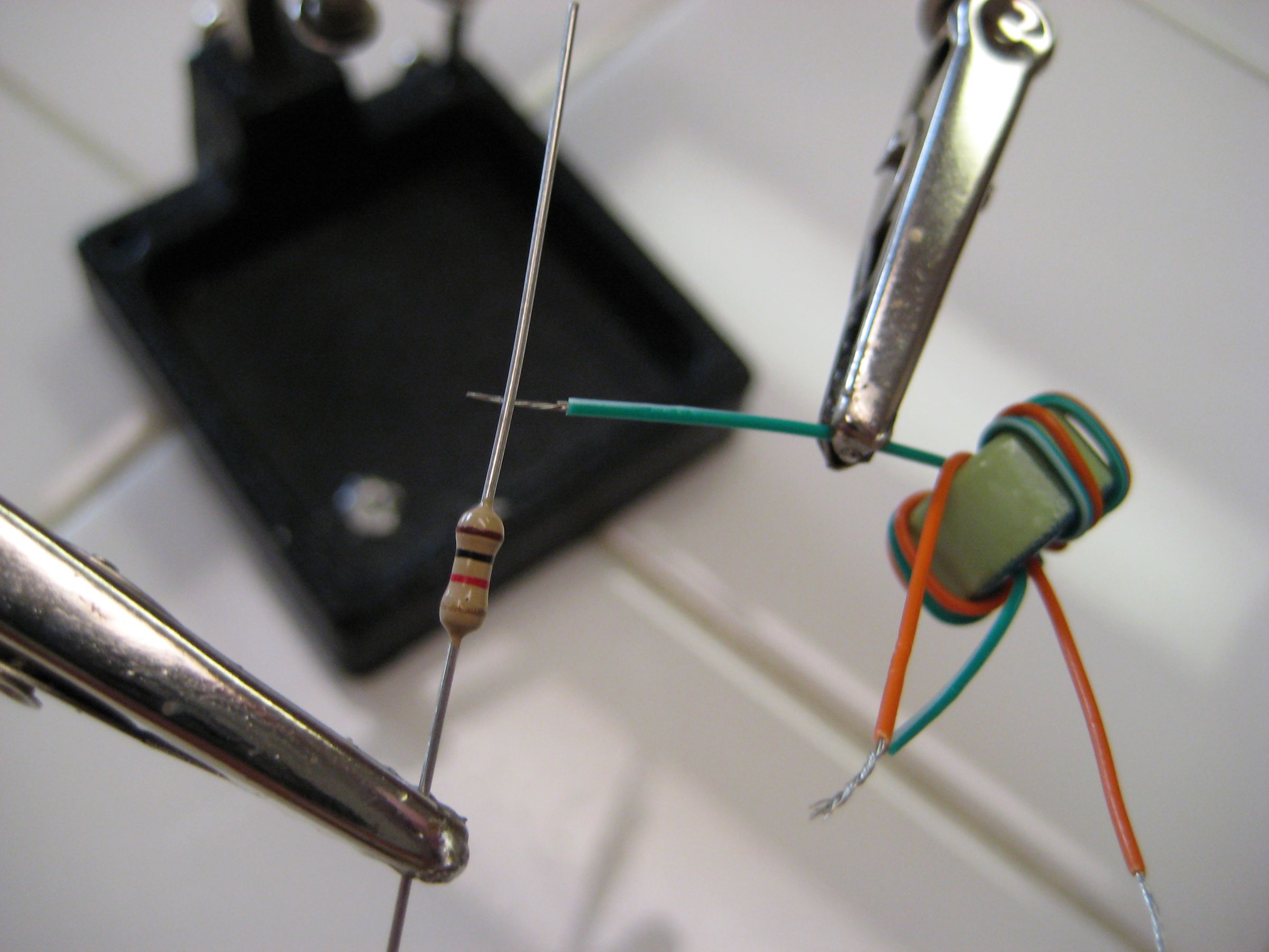 Make a Joule Thief : 4 Steps (with Pictures) - Instructables