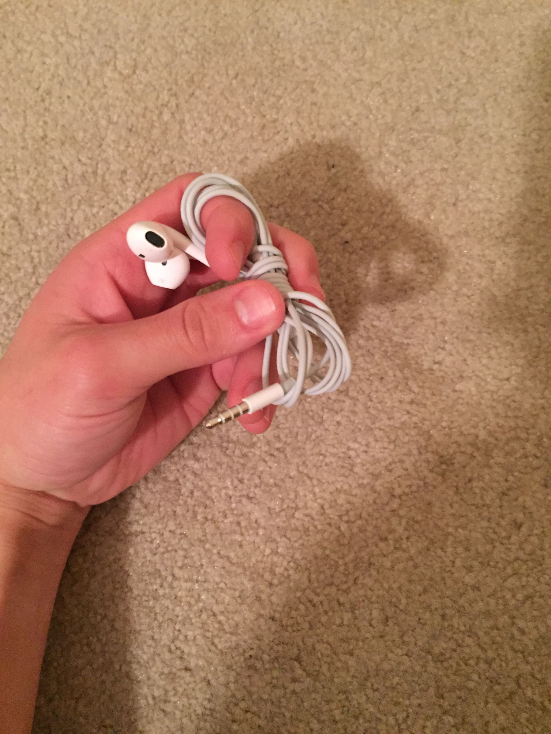 Tangle Proof Earbud Tie : 6 Steps (with Pictures) - Instructables
