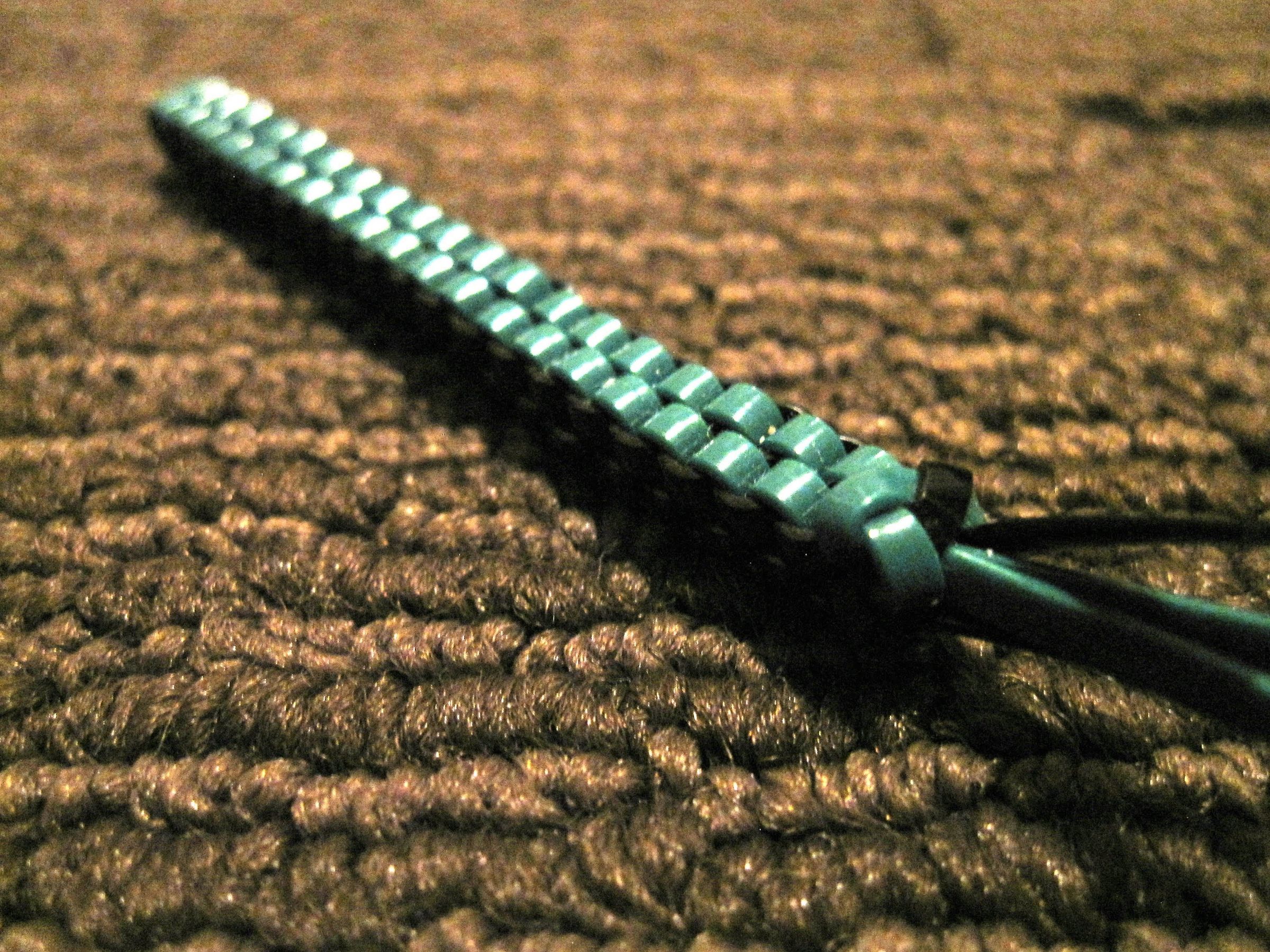 Lanyard Bracelet : 5 Steps - Instructables