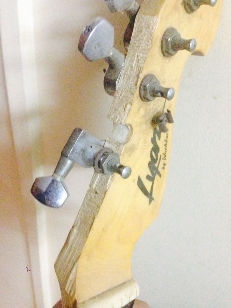 How to Fix a Broken Acoustic Guitar Head : 4 Steps (with Pictures ...