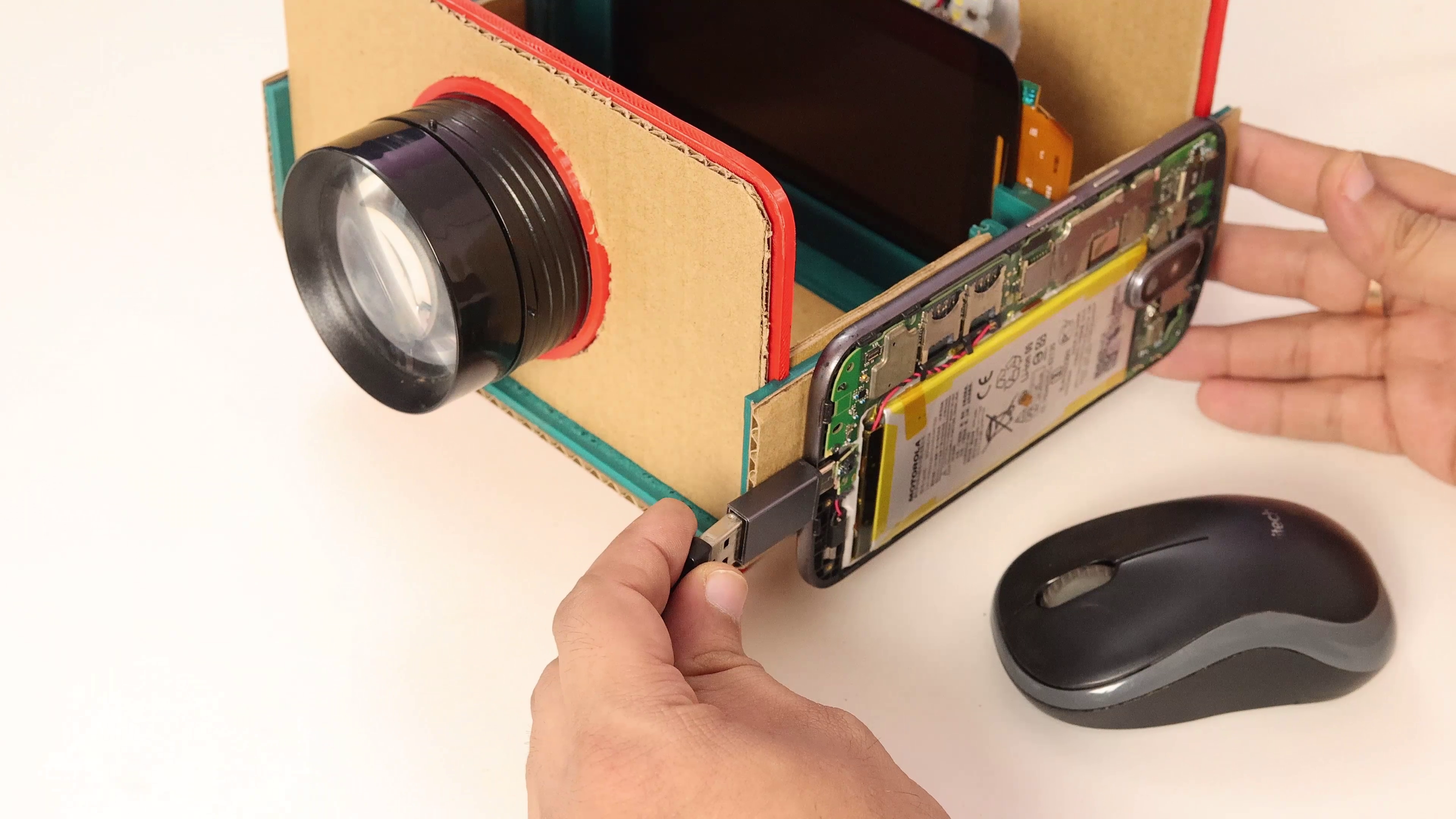 Projector Using Old Smartphones : 10 Steps (with Pictures) - Instructables