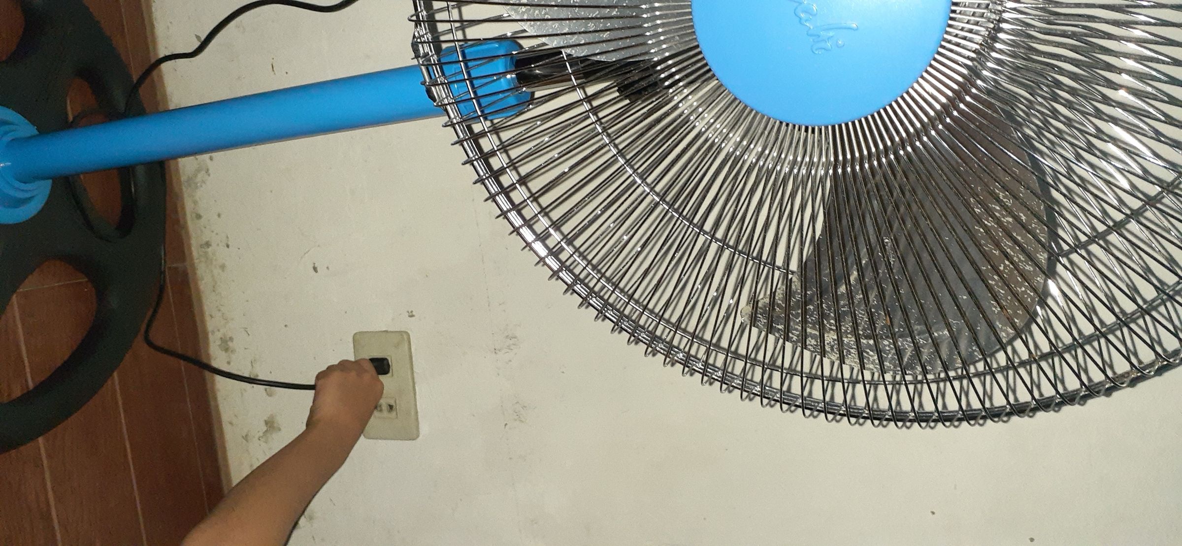 How to Assemble a Pedestal Electric Fan? : 12 Steps - Instructables