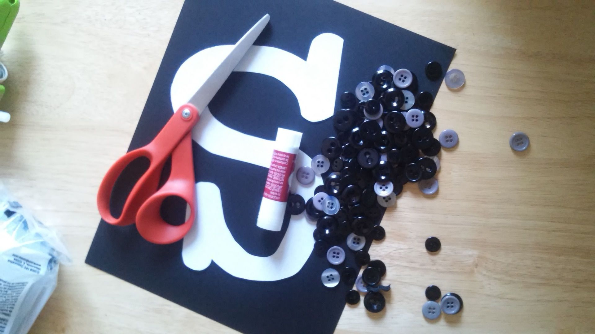 Button Letter Art : 5 Steps - Instructables