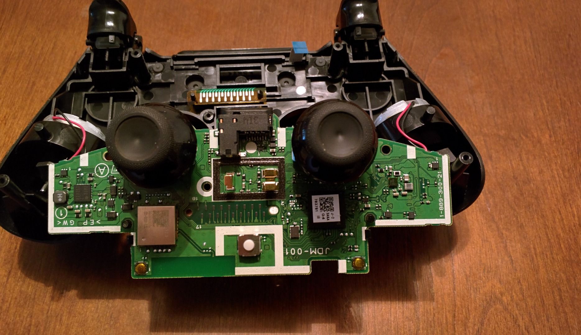How to Modify a PlayStation 4 Controller: Paint and Thumb Sticks : 13 ...