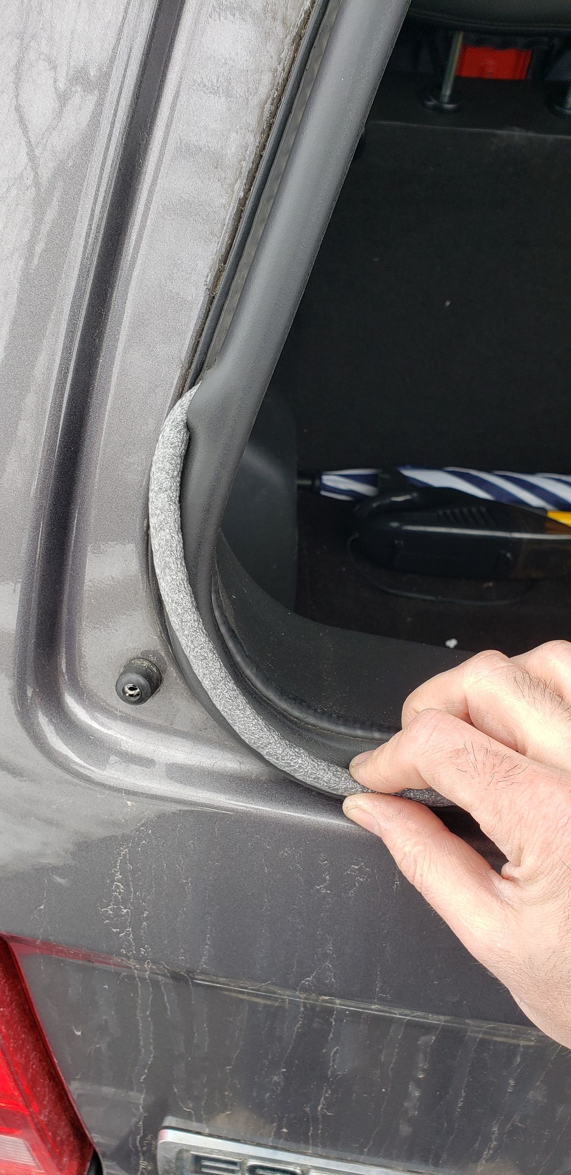 Repair Leaking Rear Window 2008-2012 Ford Escape : 5 Steps - Instructables