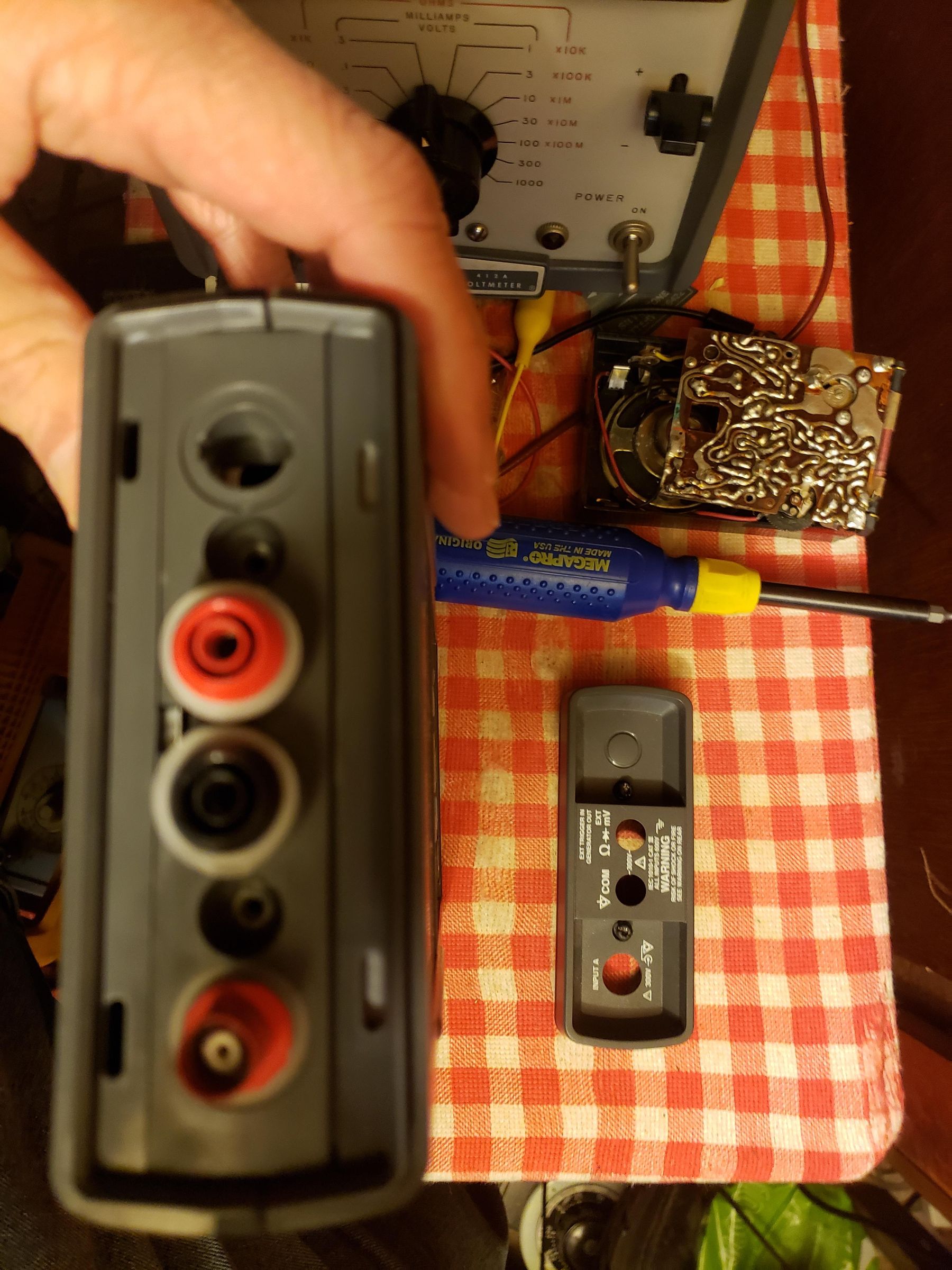 Fluke 91, 96 Keypad Replacement : 4 Steps - Instructables