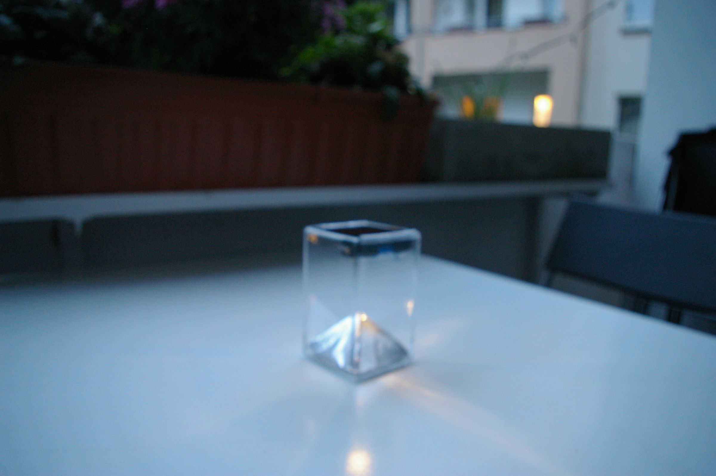 Light Up a LED With One AA-battery (in a Solar Lamp) : 6 Steps ...