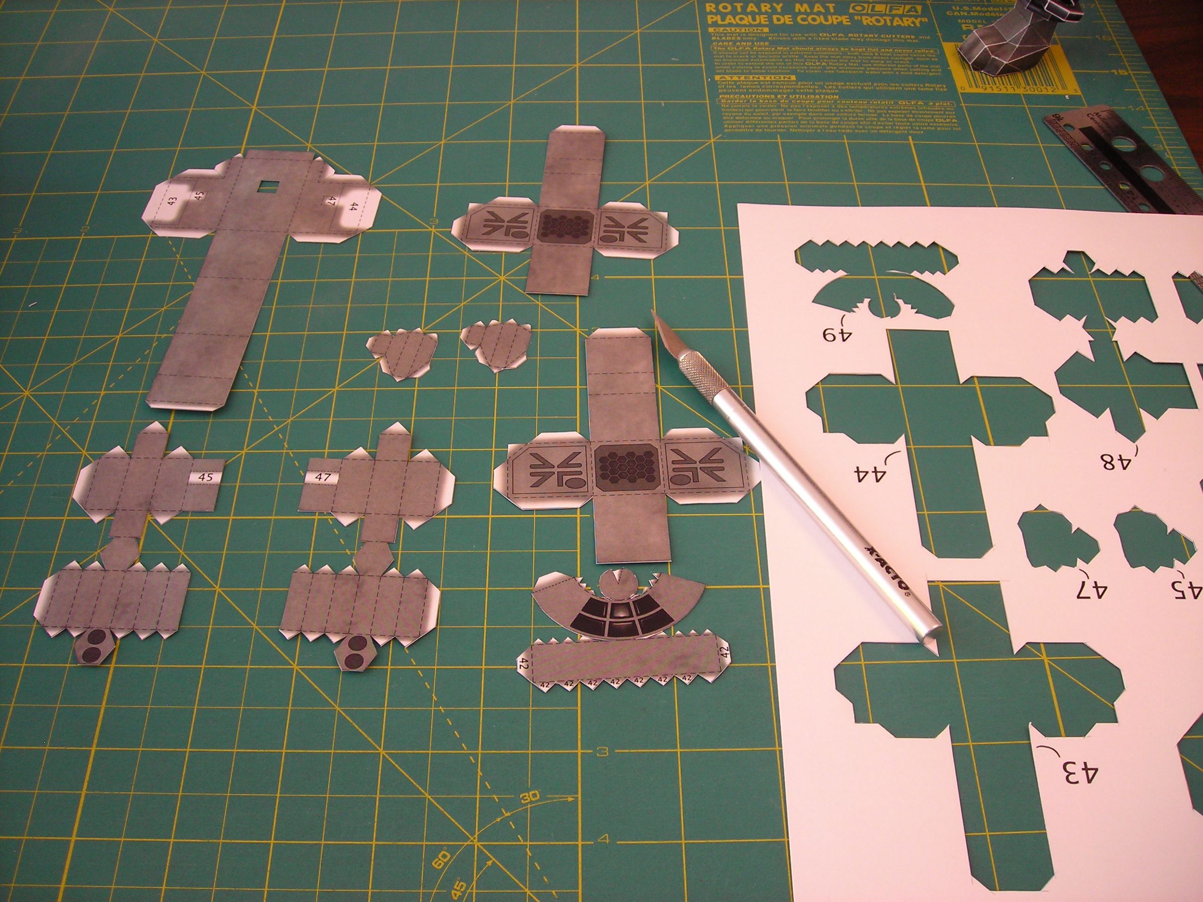 Walking Papercraft Mech Warrior : 20 Steps (with Pictures) - Instructables