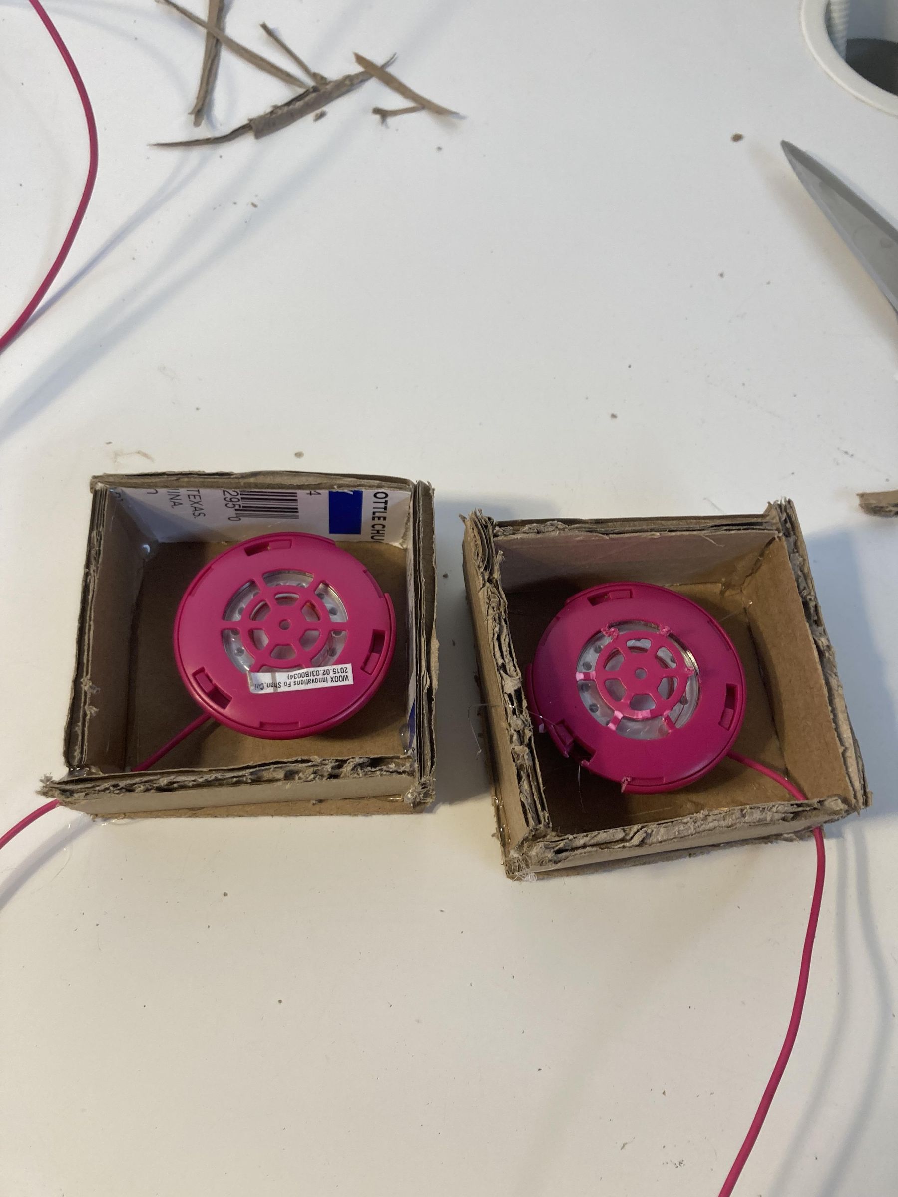 Cardboard Portable Speaker From Headphones | MatteoTheMaker : 4 Steps ...