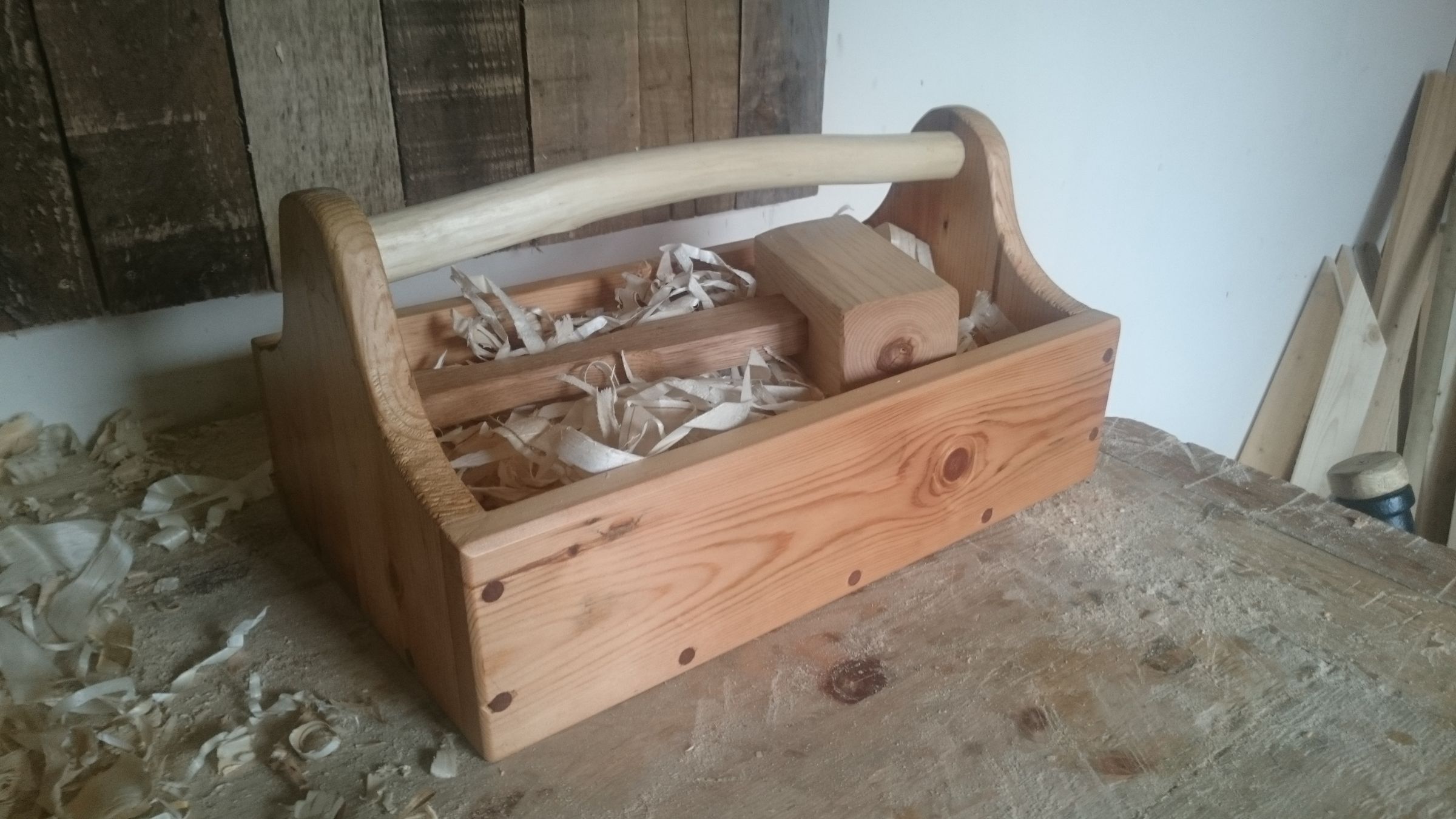 Recycled Wood Tool Tote : 7 Steps (with Pictures) - Instructables