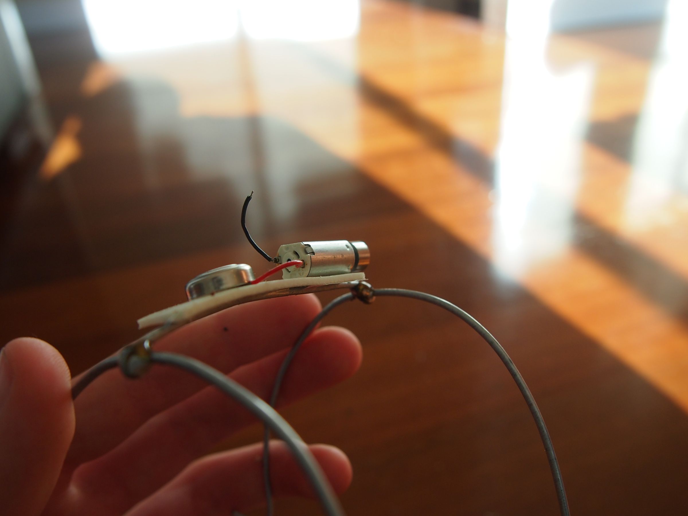 How to Build a Simple Vibrobot : 5 Steps (with Pictures) - Instructables