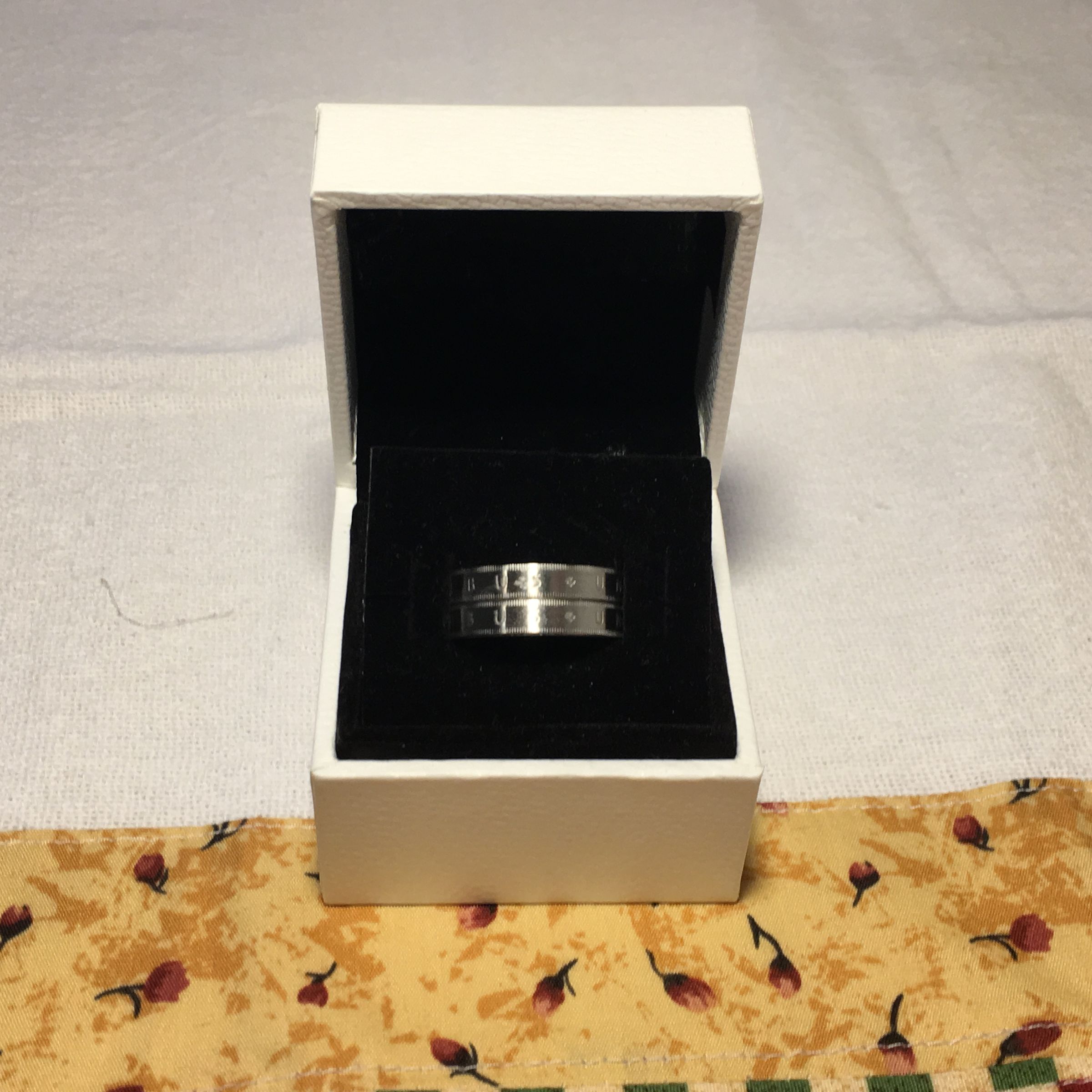 Cool '' EX PLURIBUS UNUM '' Ring : 4 Steps - Instructables