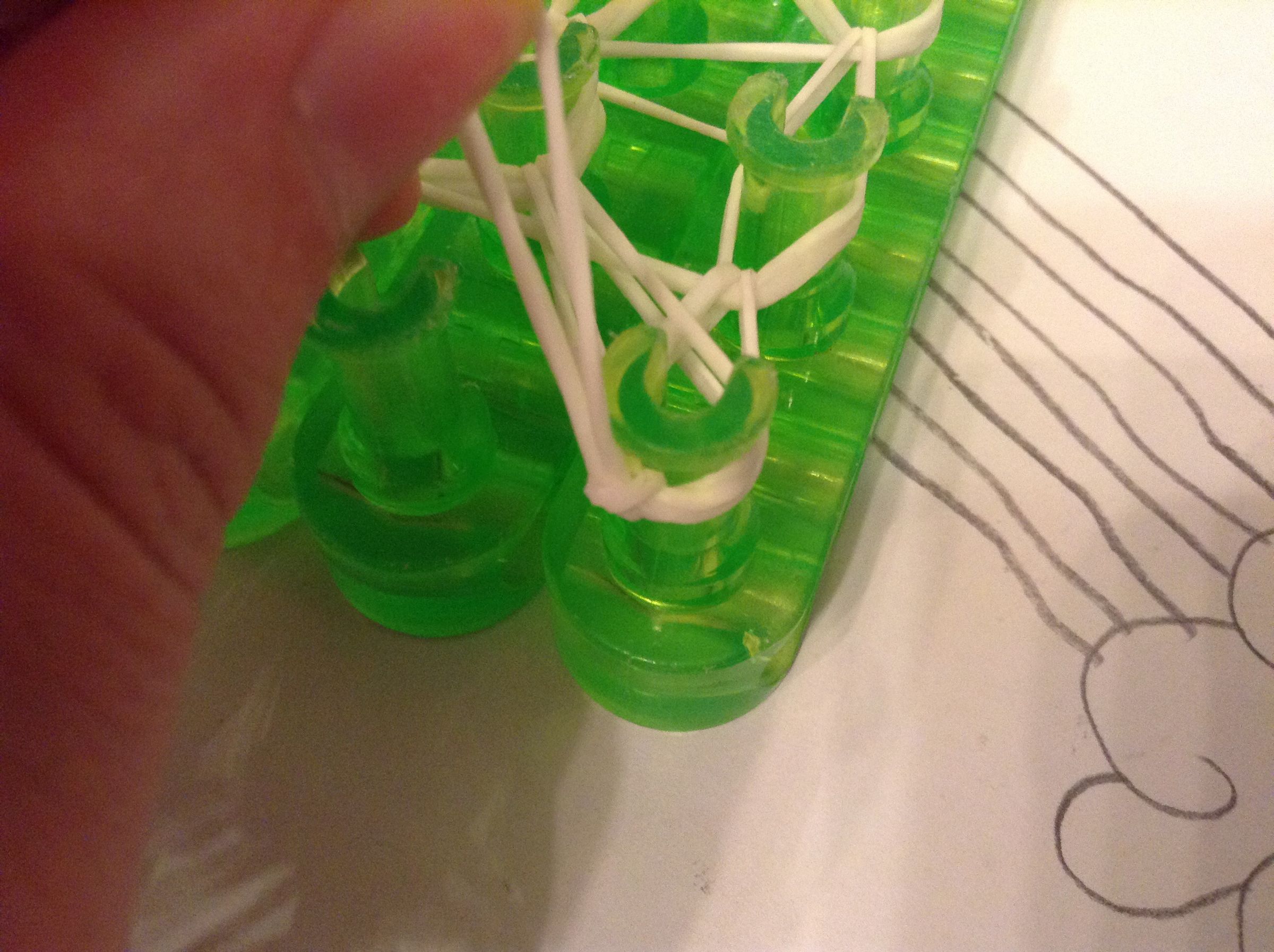 Rainbow Loom Heart Charm : 7 Steps - Instructables