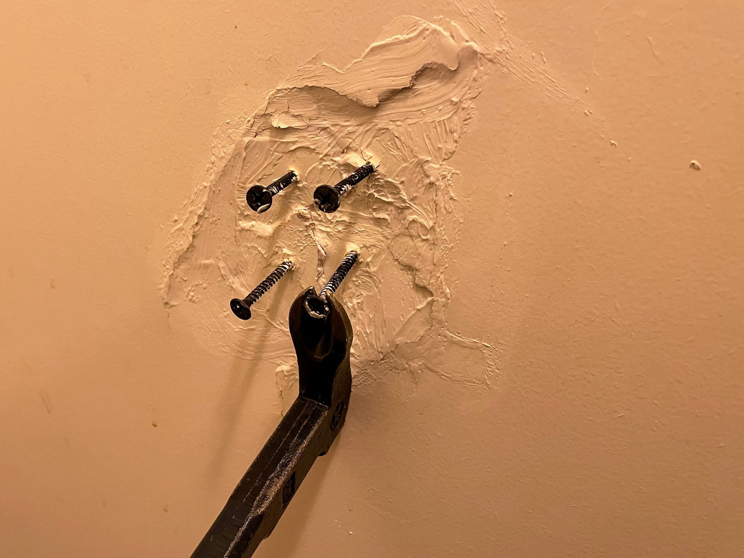 How to Repair a Hole in an Interior Door : 3 Steps (with Pictures ...