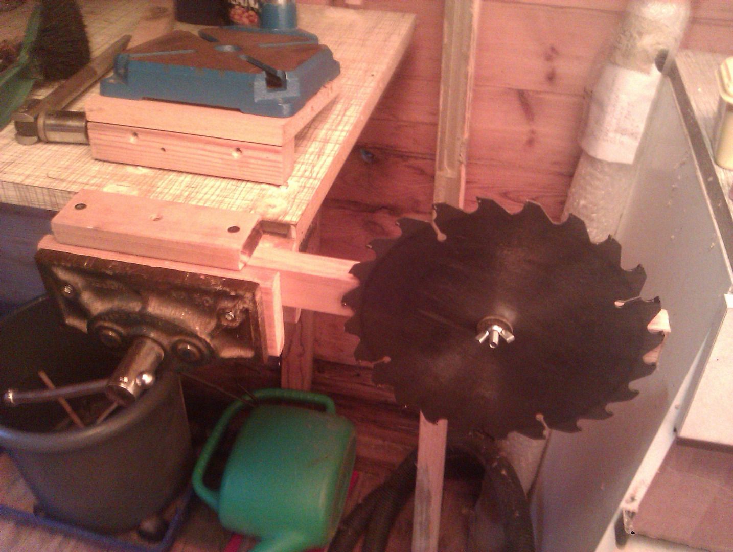 Sharpening a Circular Saw Blade : 4 Steps - Instructables