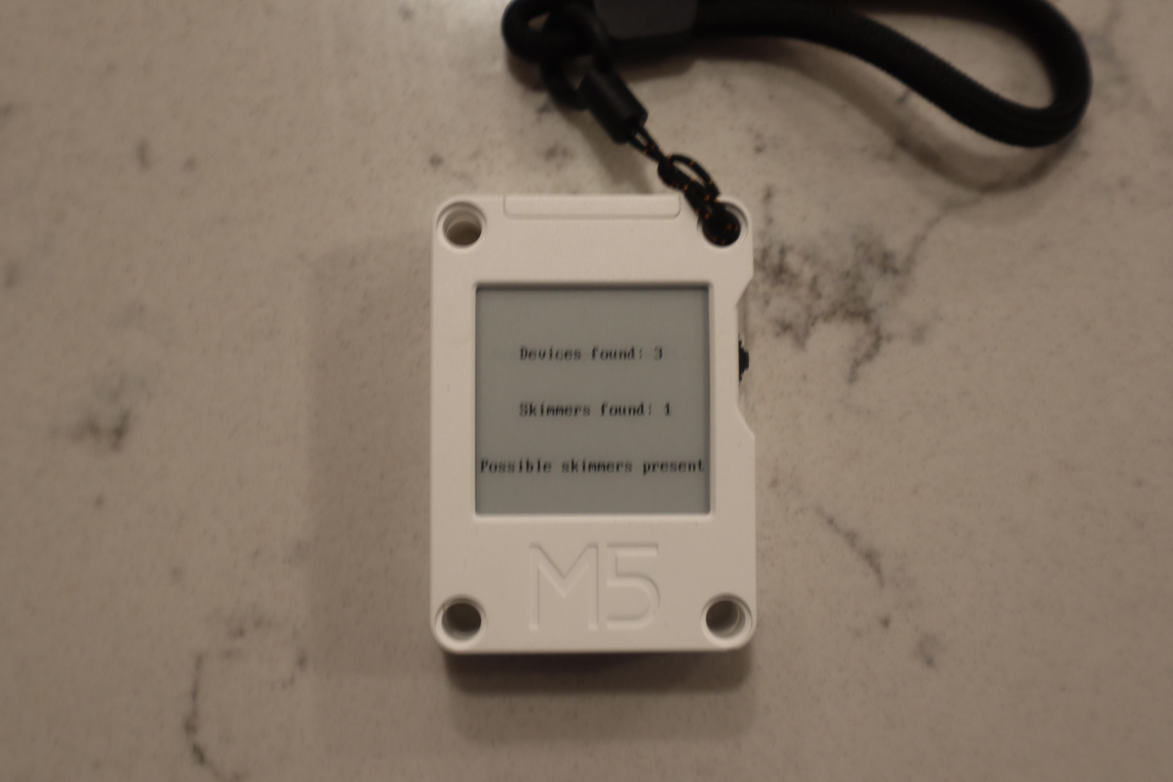 Making an E-ink ESP32 Credit Card Skimmer Detecting Keychain : 10 Steps ...