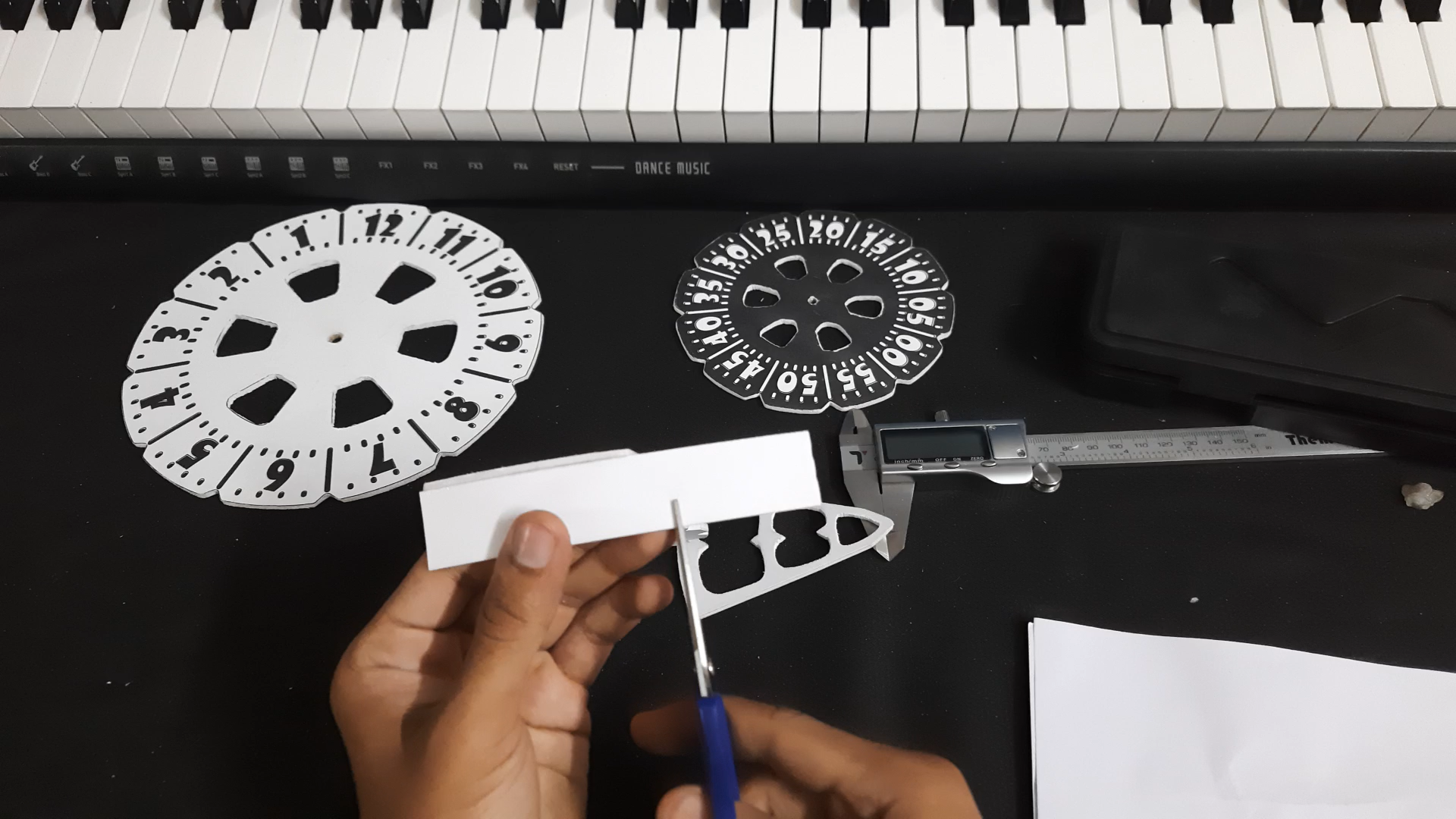 How to Make a Clock That Tells Time With a Twist...? : 8 Steps (with ...