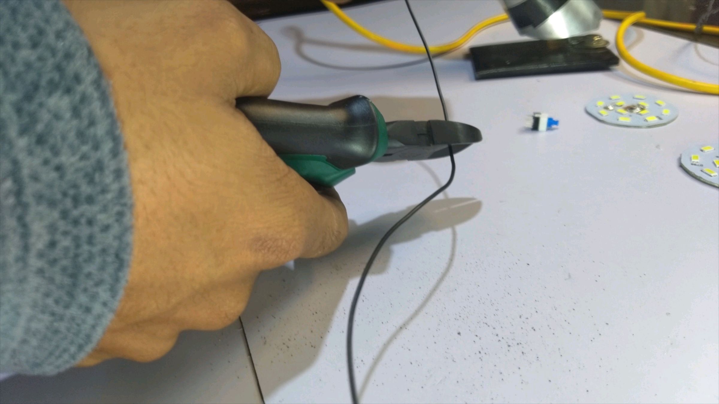 DIY LED FLASHLIGHT (SUPER BRIGHT) : 12 Steps (with Pictures ...