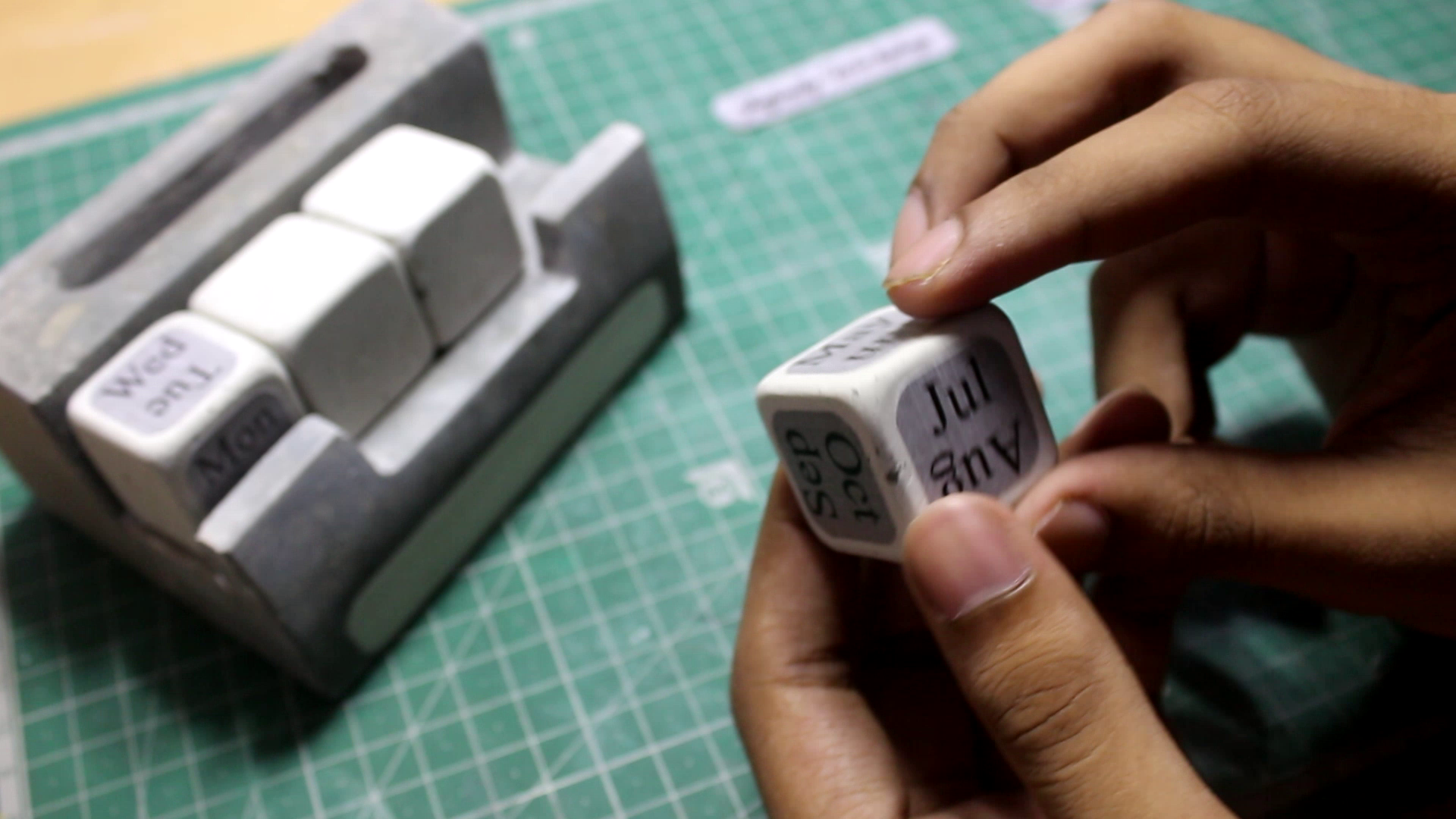 Concrete Calendar With Dedicated Phone Stand : 8 Steps (with Pictures ...