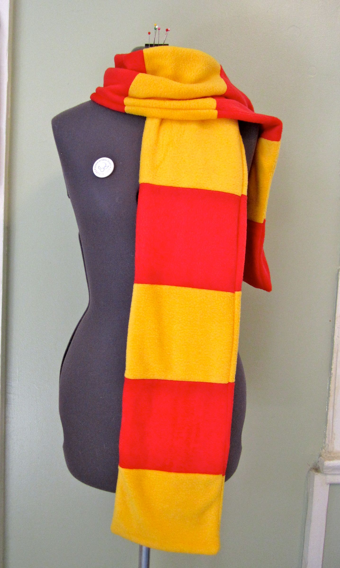 Sew a Gryffindor Scarf! : 12 Steps (with Pictures) - Instructables