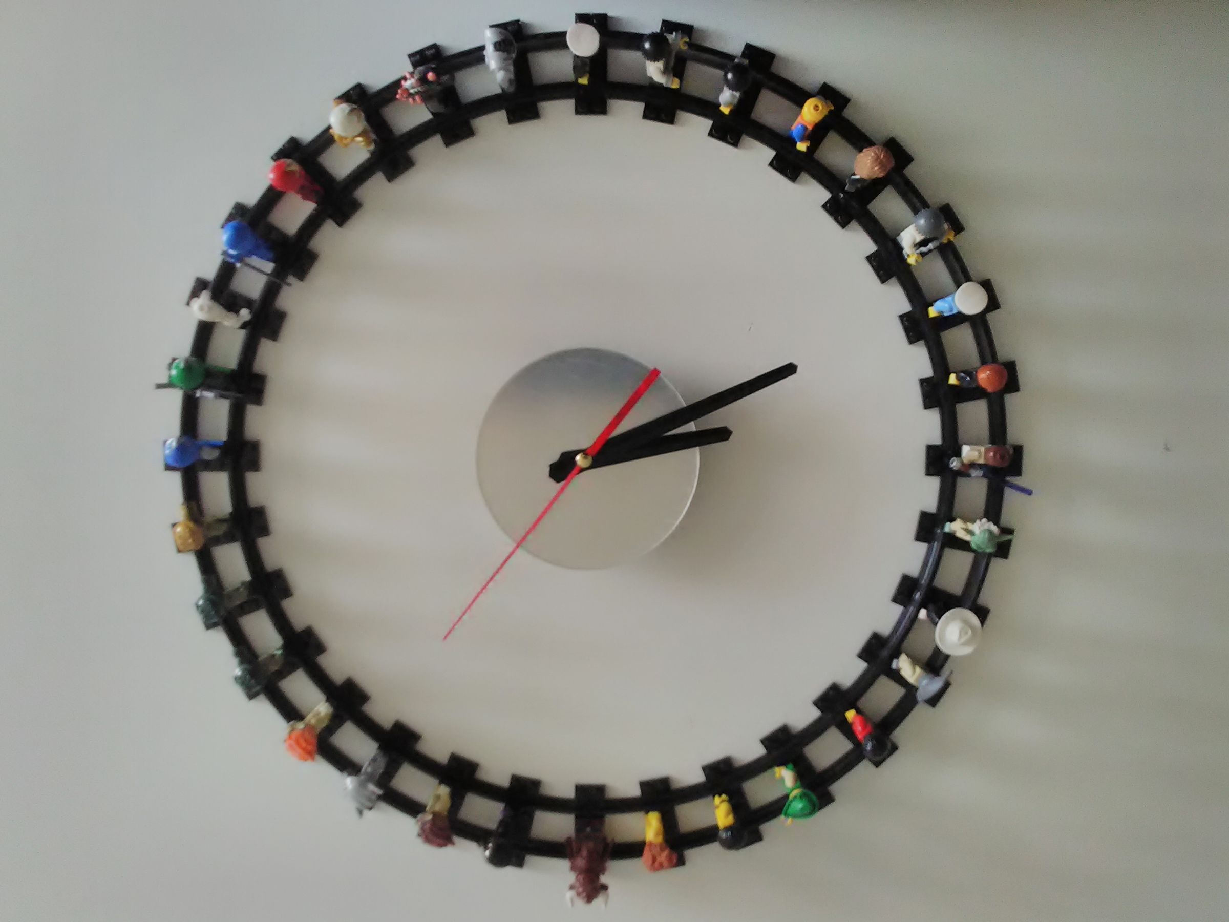 Lego Wall Clock With Minifigures : 3 Steps - Instructables