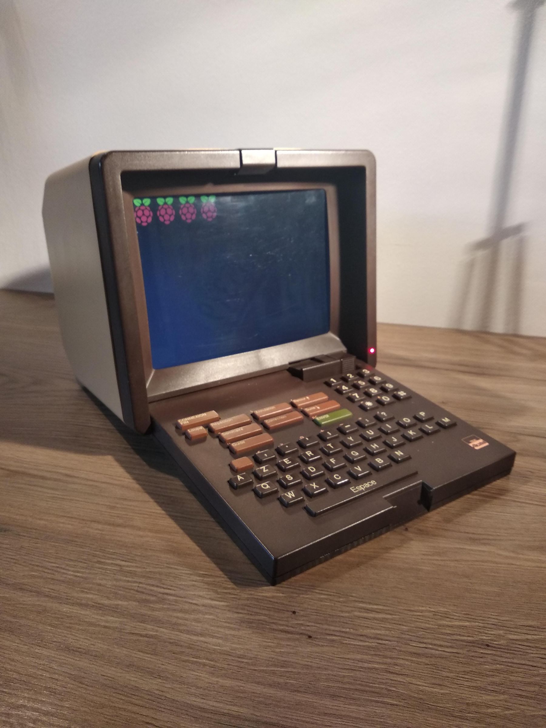 Old School Minitel Laptop : 7 Steps (with Pictures) - Instructables