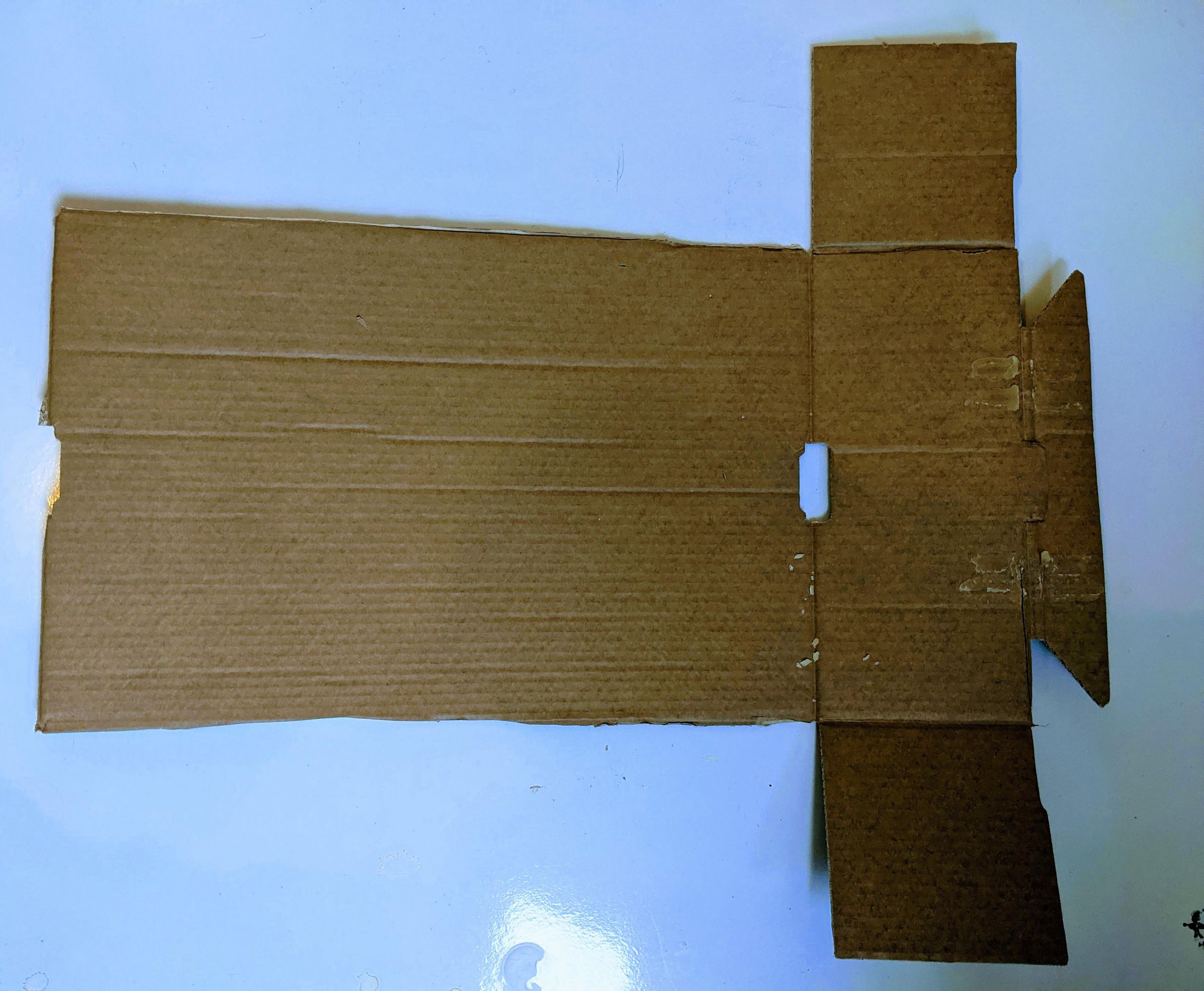 5 Minute Giant Cardboard Arrow (from a Fruit Box) : 4 Steps - Instructables