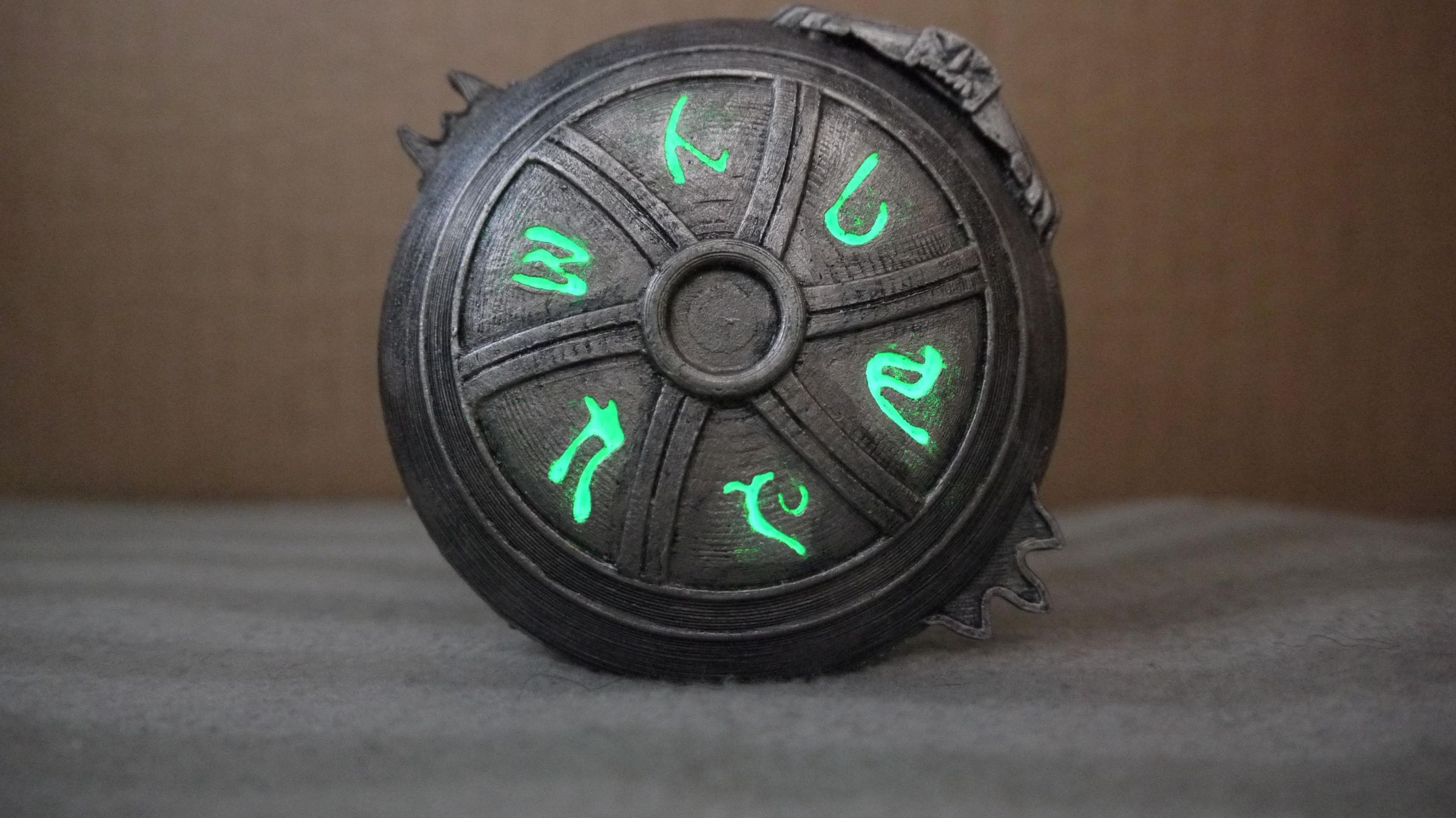 Glow-in-the-dark Amulet of Daylight - Troll Hunters : 13 Steps (with ...