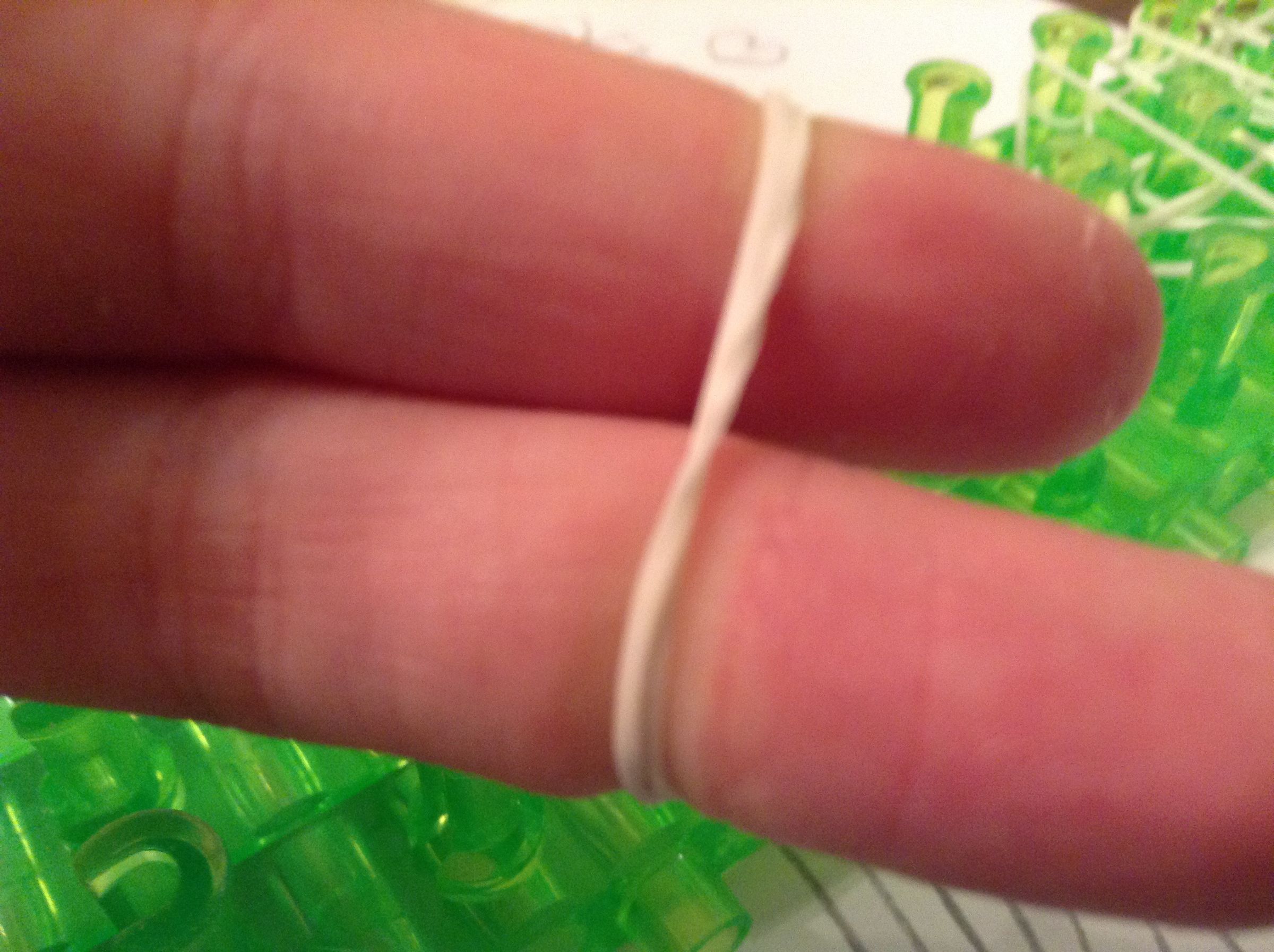 Rainbow Loom Heart Charm : 7 Steps - Instructables