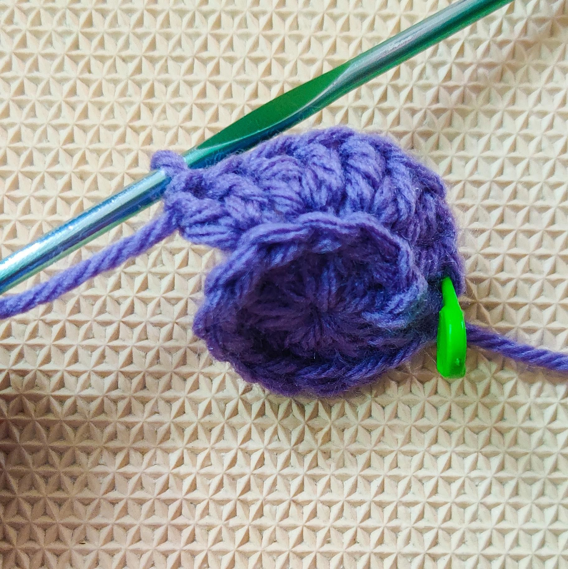 Crochet Seamless Spiral Circle With Raised Ridges : 7 Steps (with ...