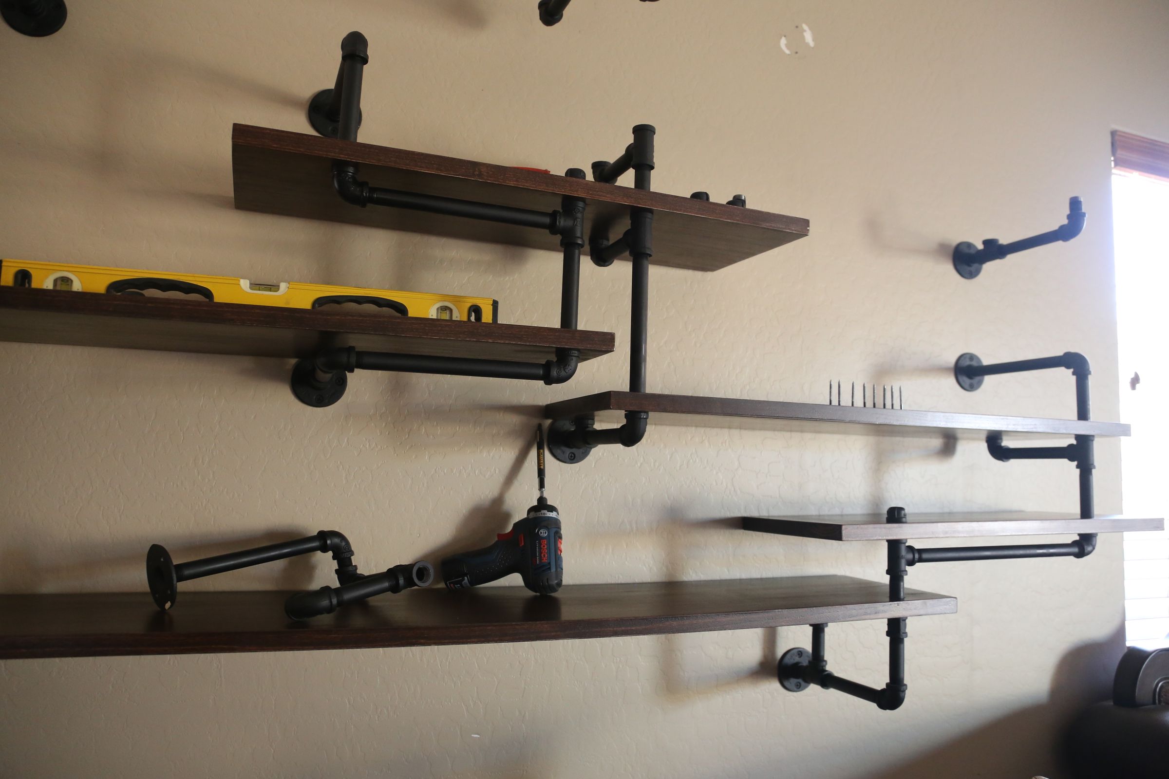 Industrial Pipe Shelving Built-In : 7 Steps (with Pictures) - Instructables