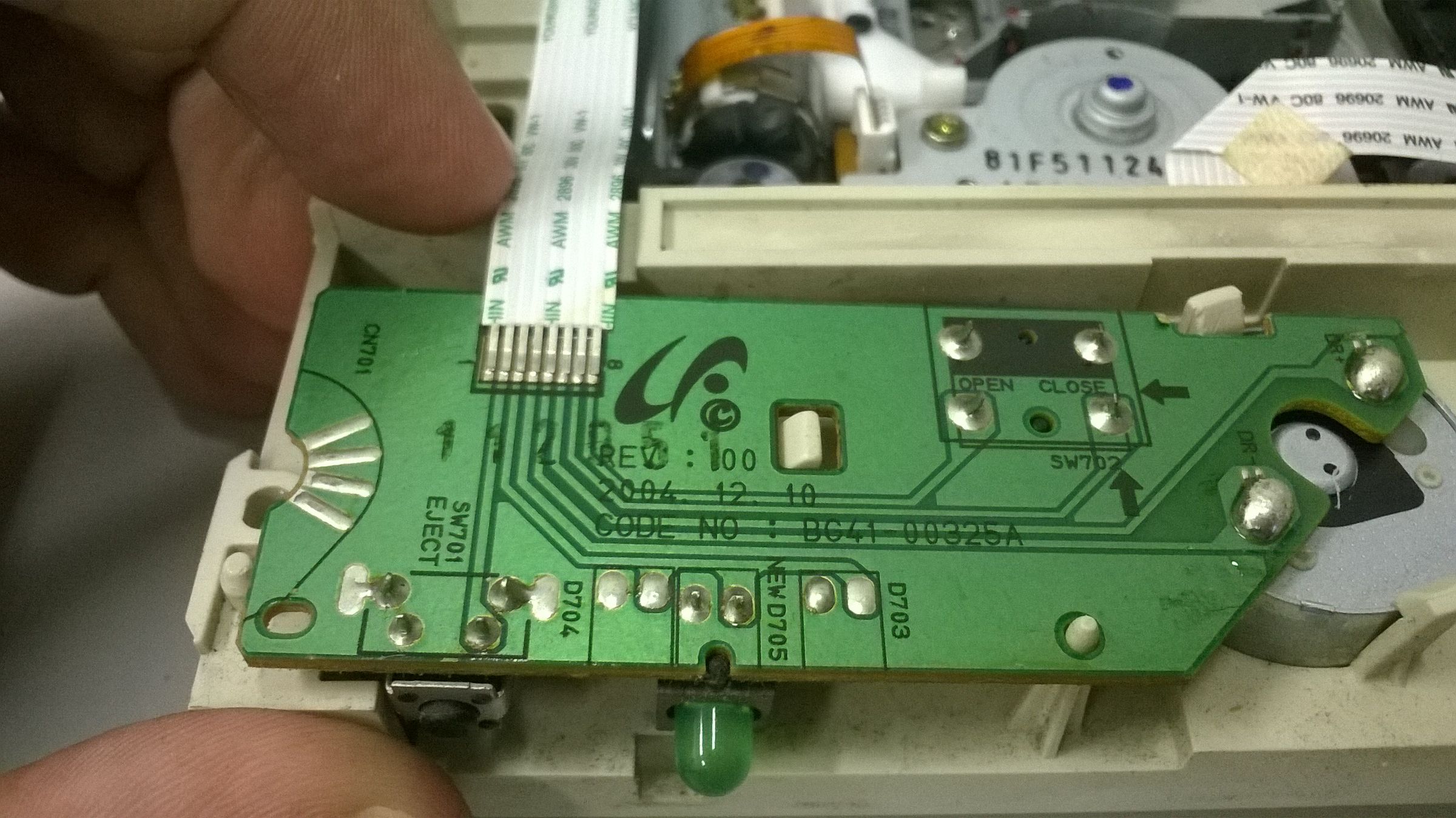 Disassembling a CD/DVD Reader and Reusing Its Parts : 12 Steps (with ...