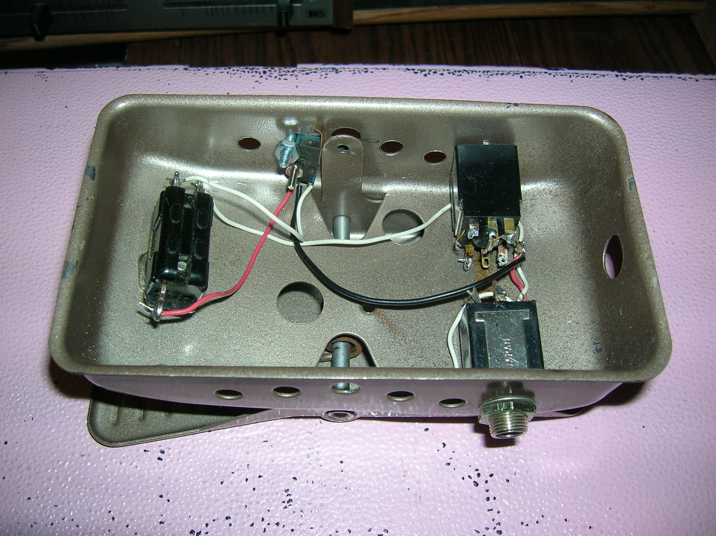 Ultimate Guitar/Sound Kill-Switch Pedal : 4 Steps - Instructables