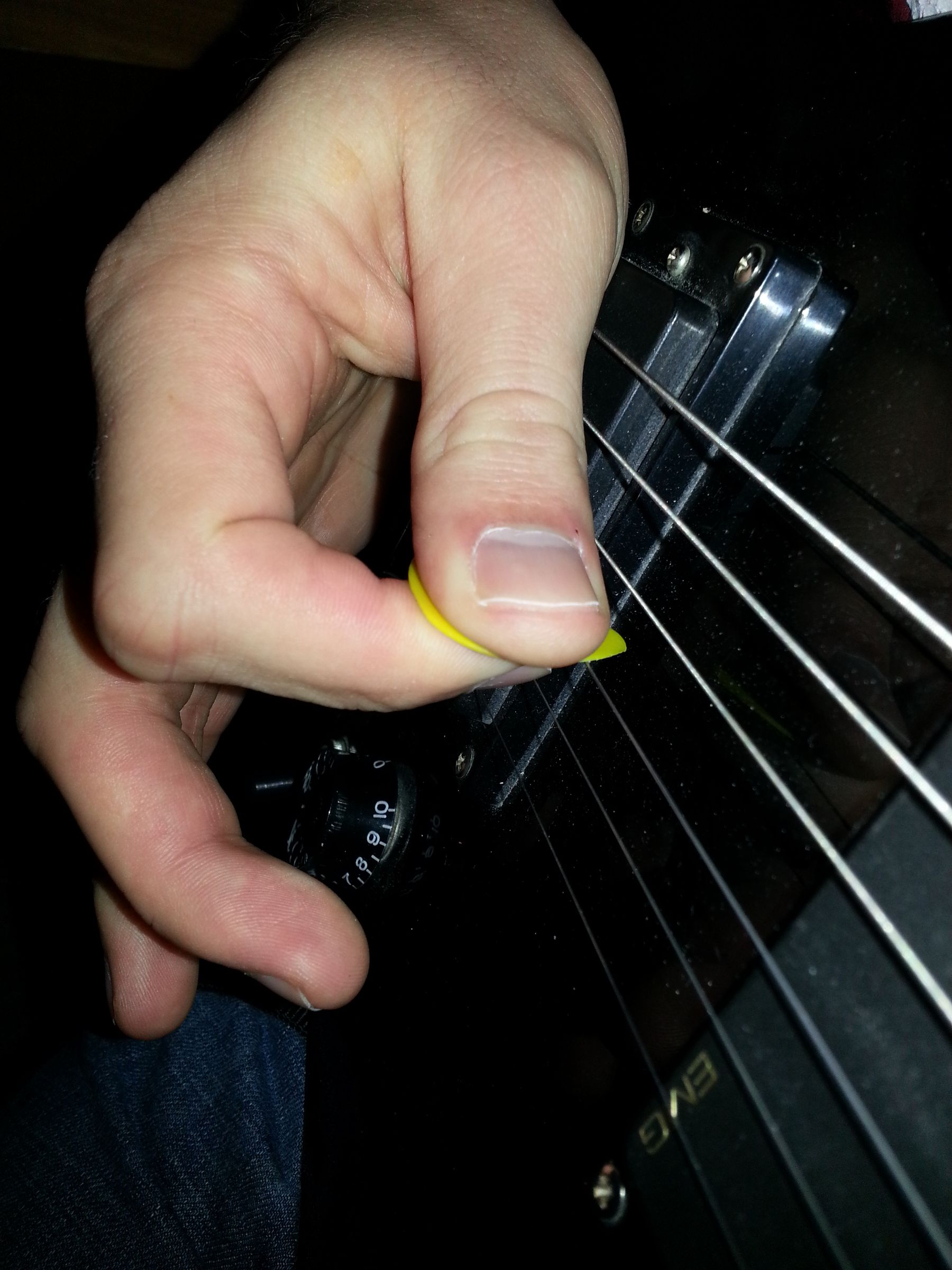 How to Properly Hold a Guitar Pick - Guitar GPS Method